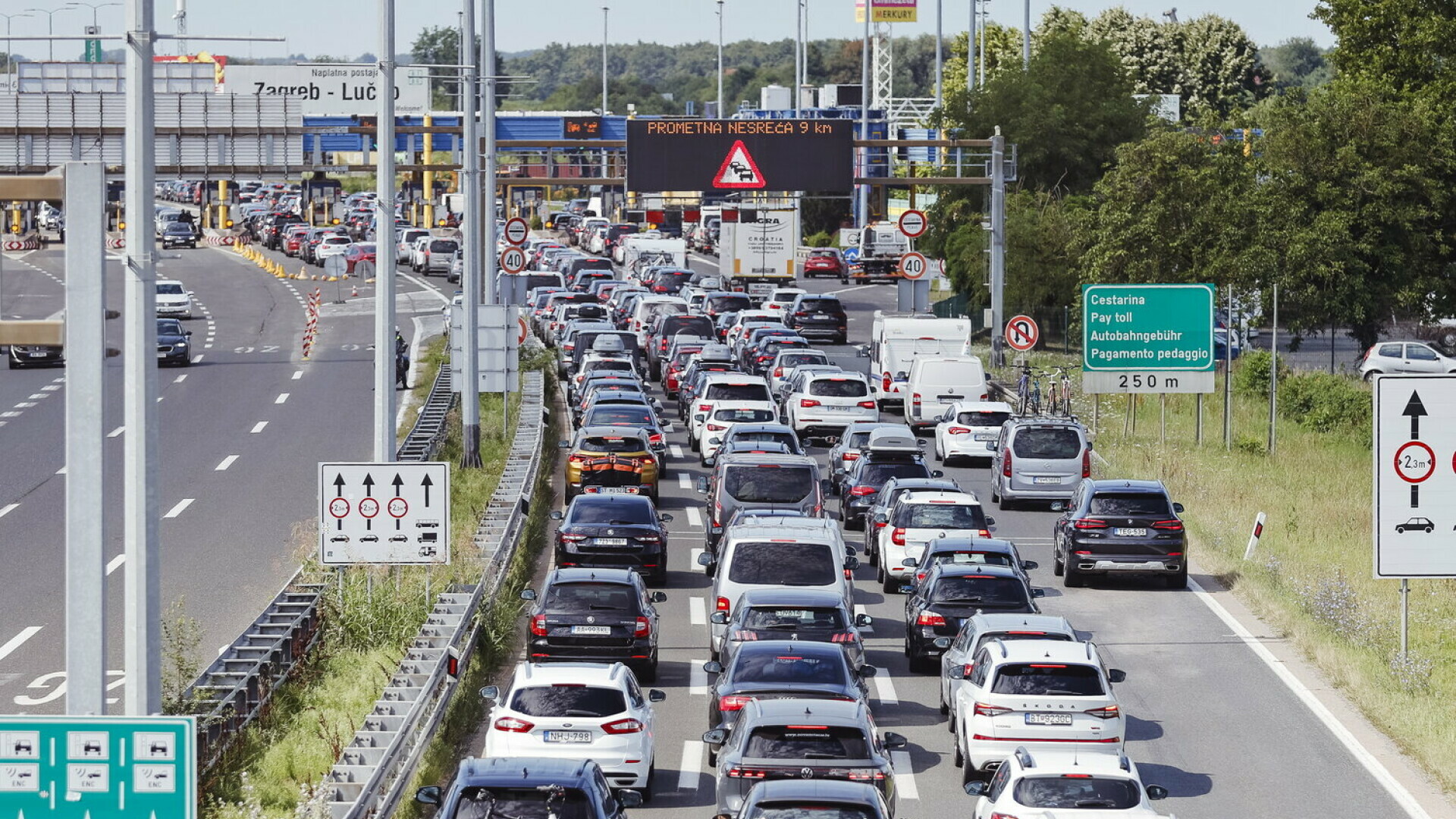 VIDEO/FOTO Kolone i gužve na cestama i u lukama: Osam pravila moglo bi ...