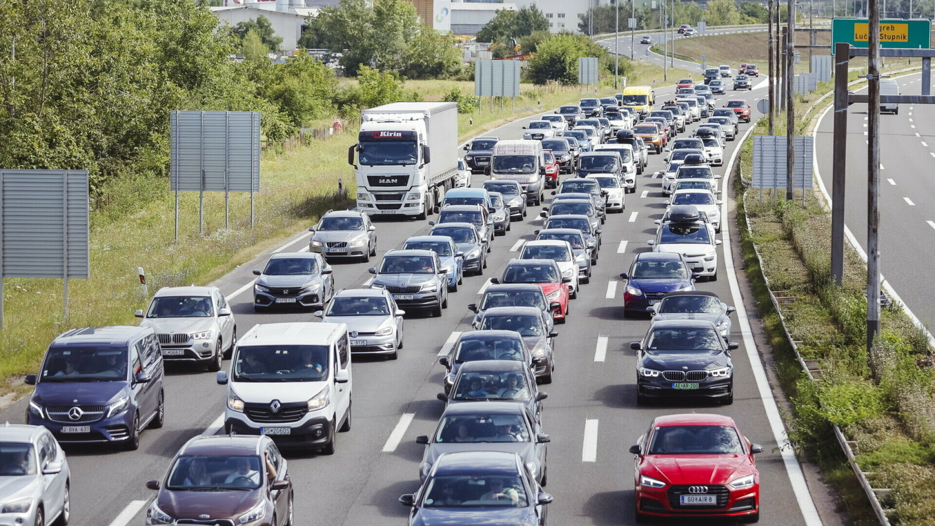 VIDEO/FOTO Kolone i gužve na cestama i u lukama: Osam pravila moglo bi ...