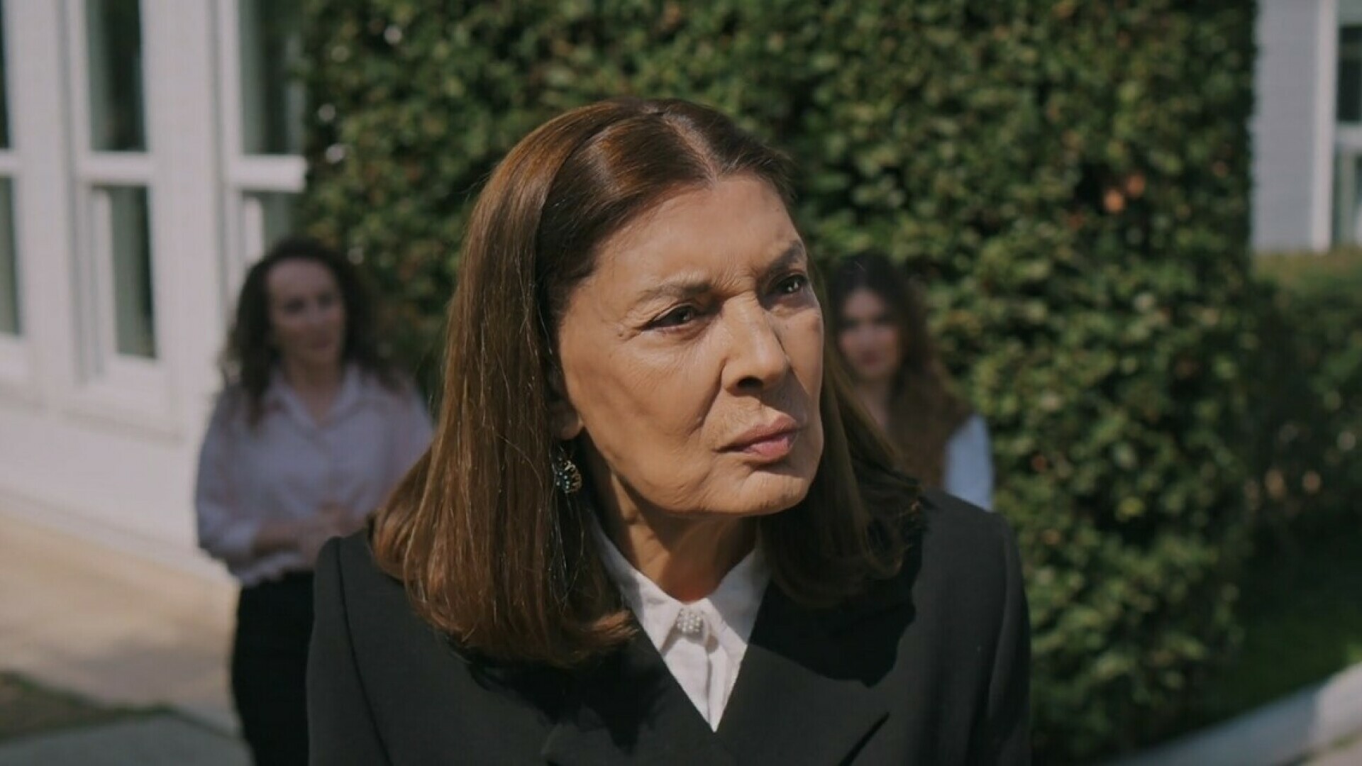 Zlatni kavez: Digla je uzbunu – "Vozila su stigla!"