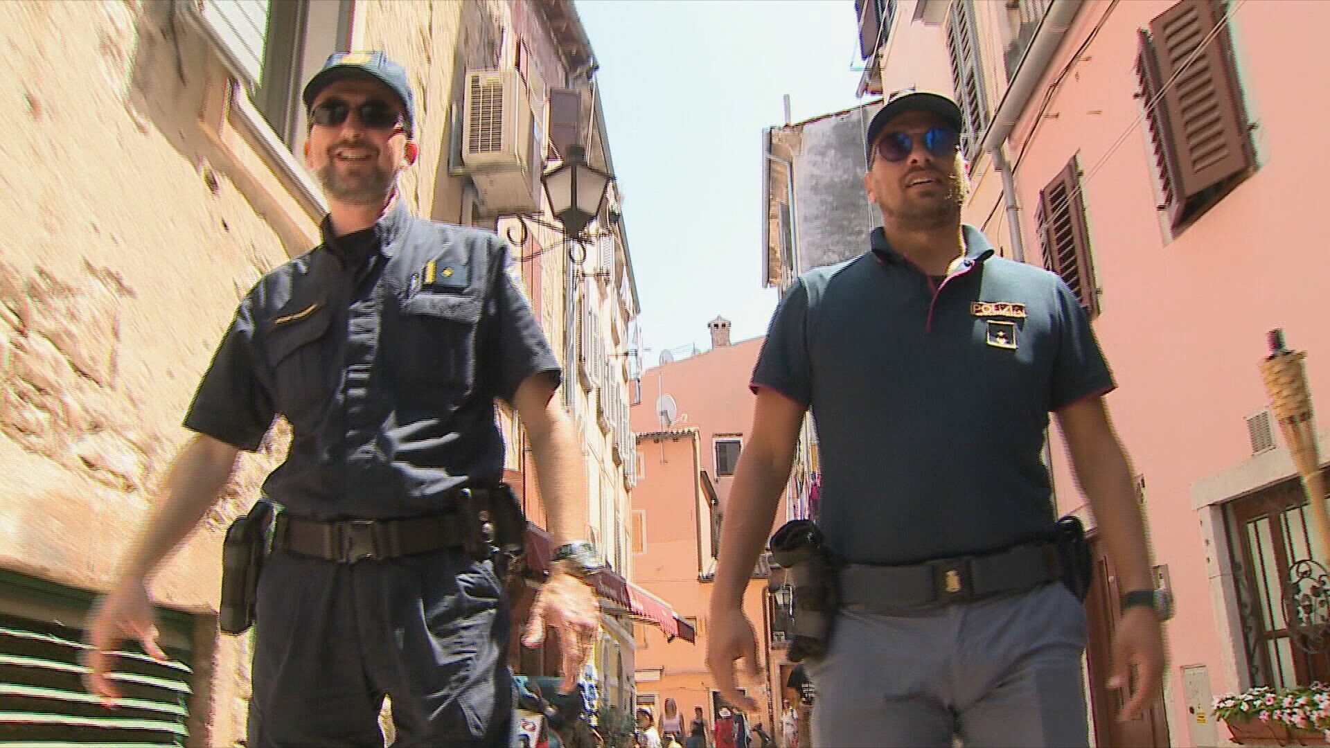 Stiglo je pojačanje, hrvatskim policajcima pomagat će strani kolege ...