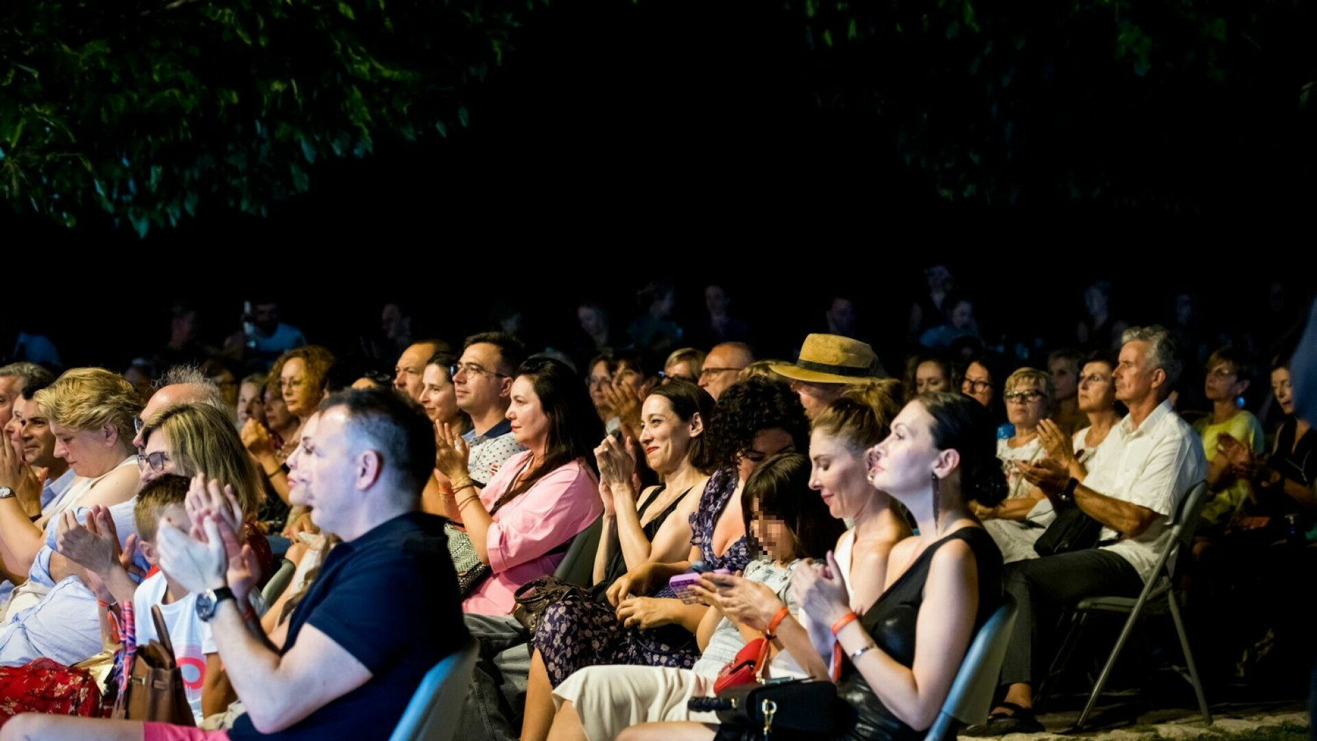 Samozatajna supruga Matije Dedića snimljena u rijetkom izlasku, došla ...