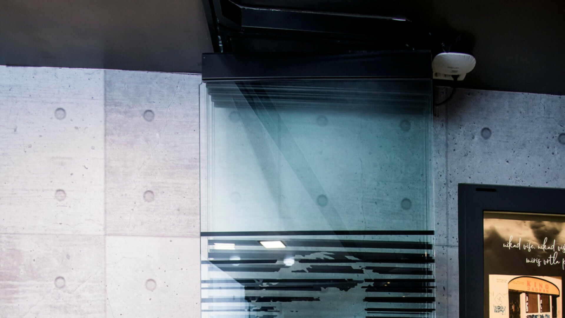 Samozatajna supruga Matije Dedića snimljena u rijetkom izlasku, došla ...