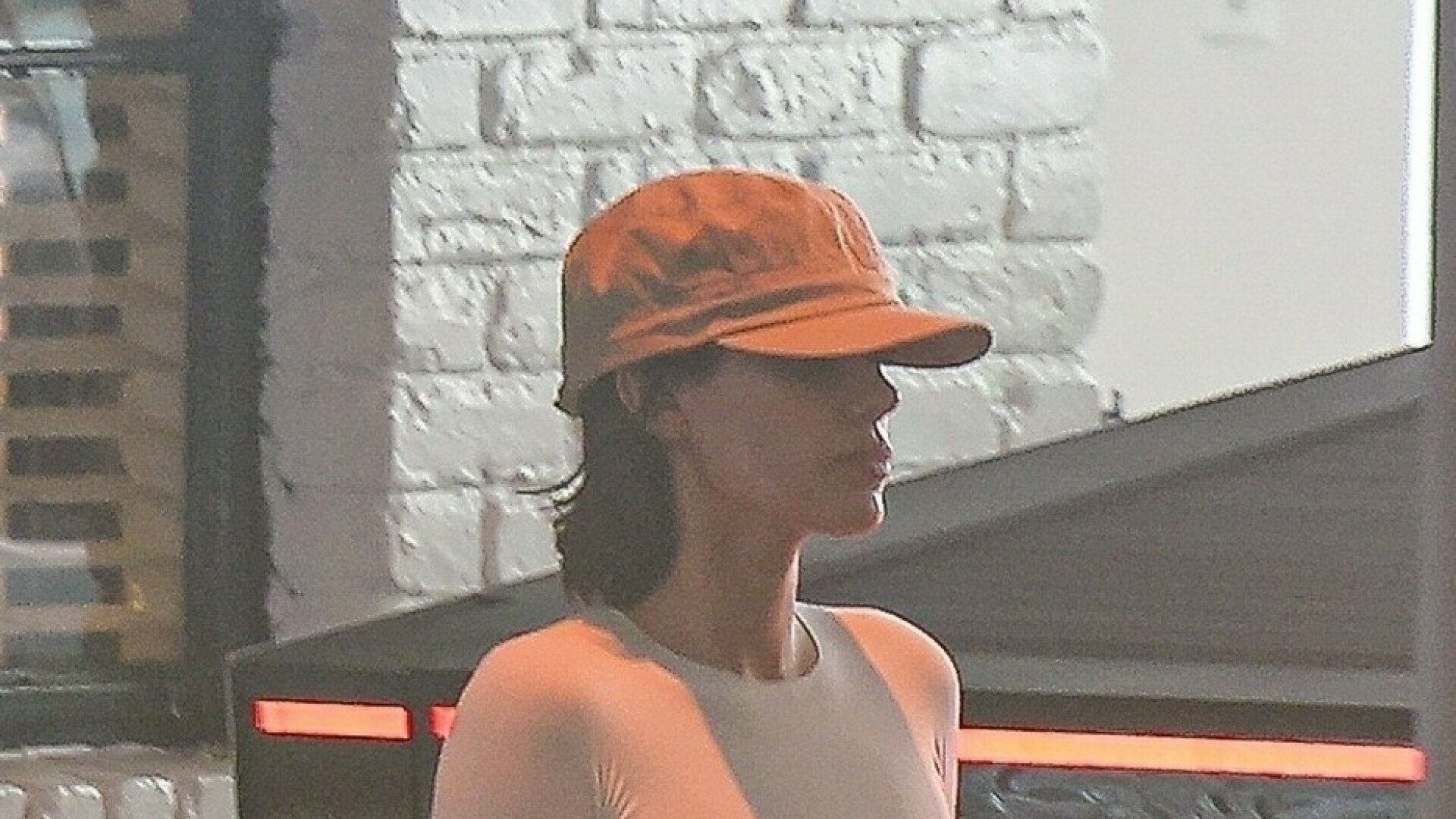 Pa je li ovo normalno? Na ručak s mužem u restoran došetala se u tangama