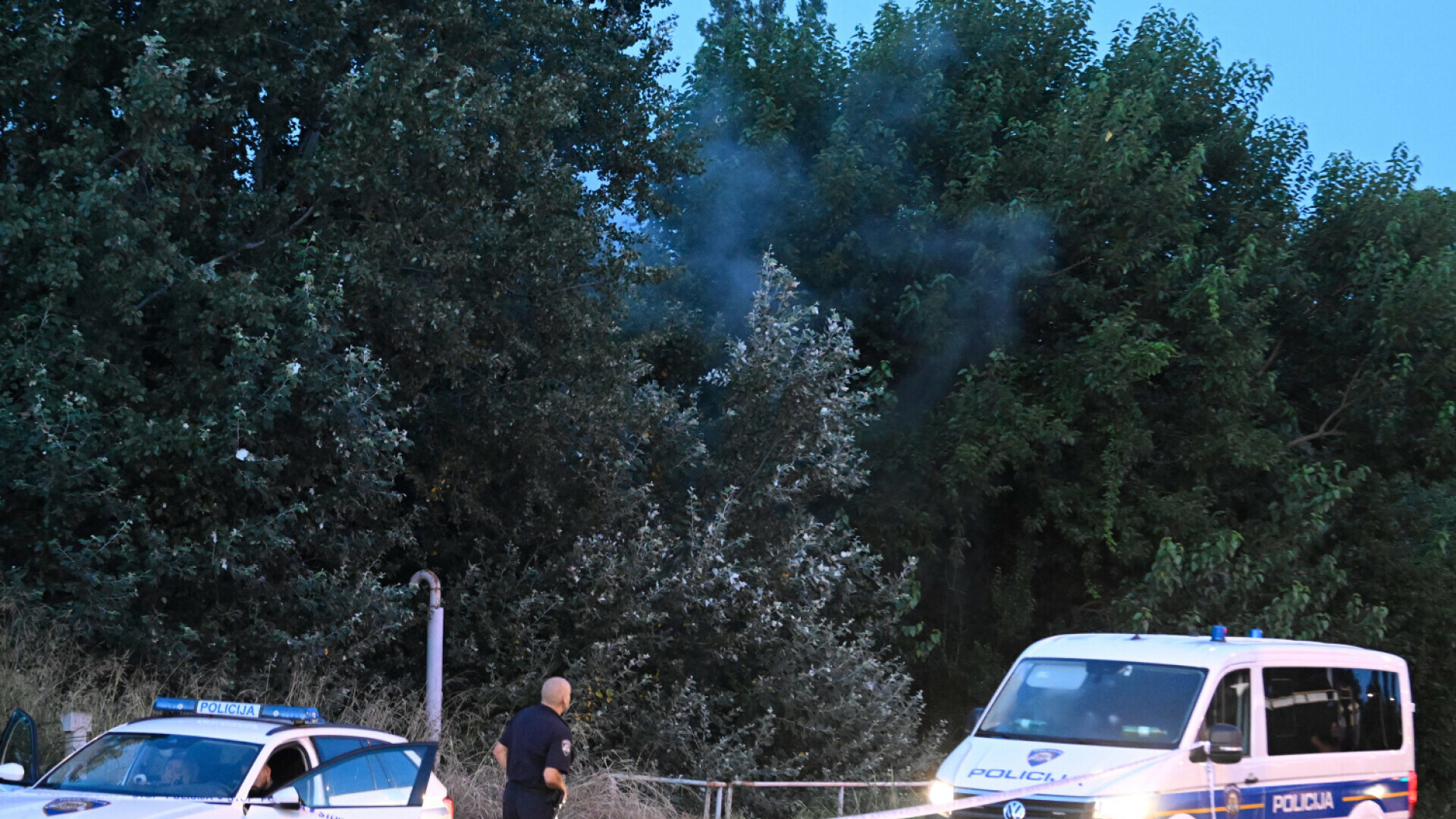 FOTO Zaštitar u Zagrebu ubio čovjeka: Pogledajte prizore tijekom ... FOTO Zaštitar u Zagrebu ubio čovjeka: Pogledajte prizore tijekom ...