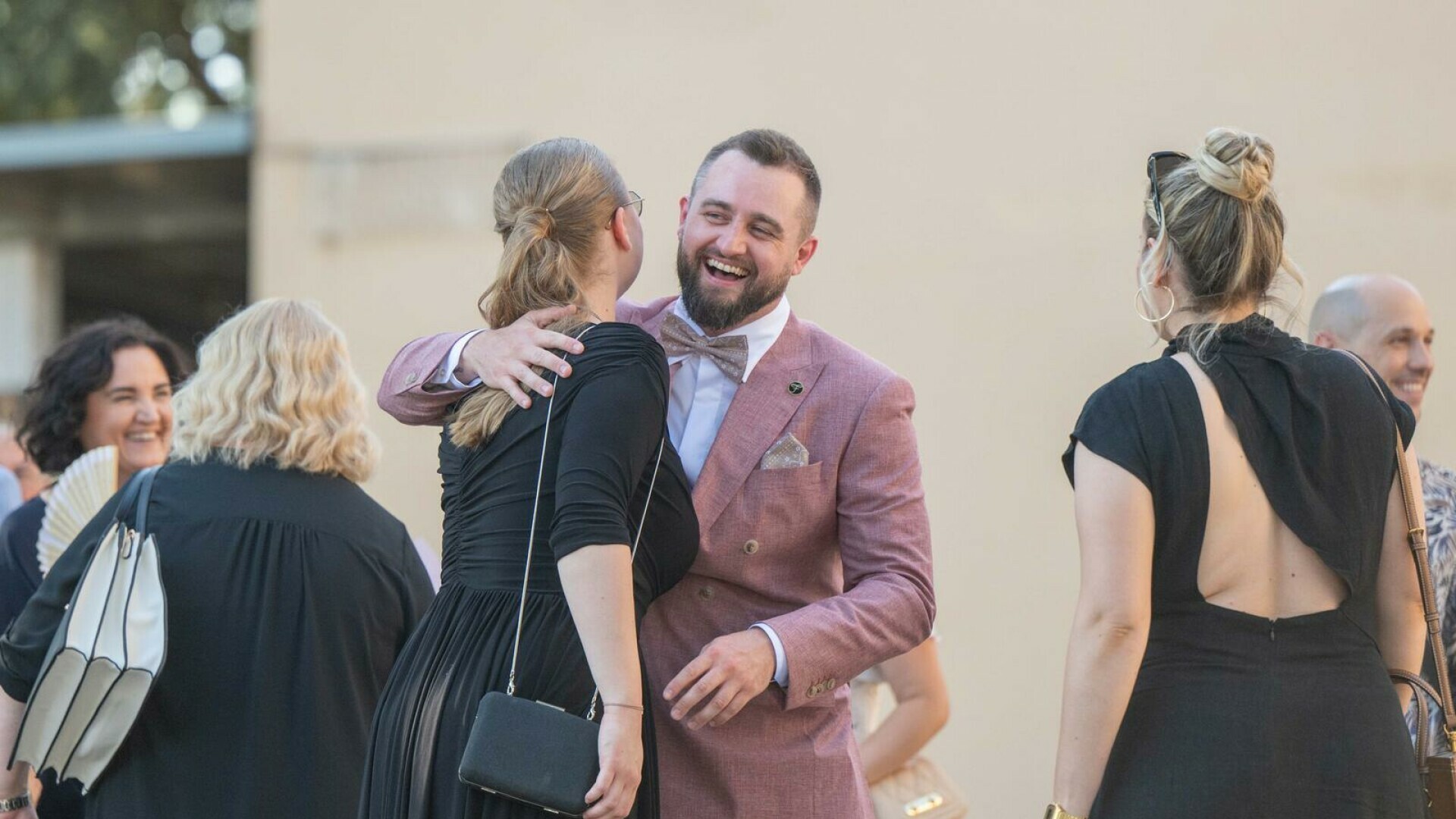 Ovo su prve javne fotografije supruge Matije Cveka, evo kakvu je ...