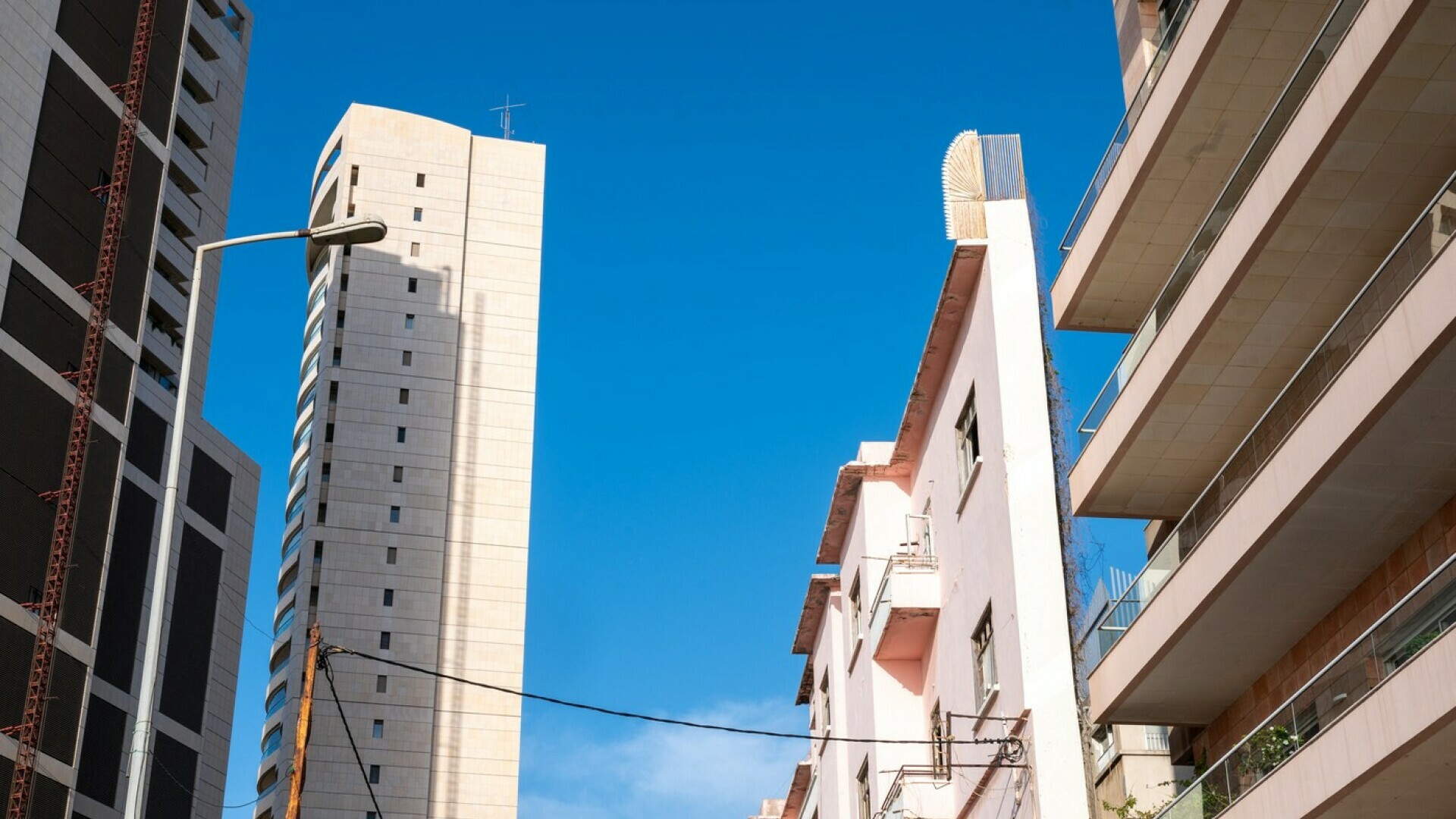 Bratu blokirao pogled na more: "Najtanja zgrada na svijetu", koja je ...