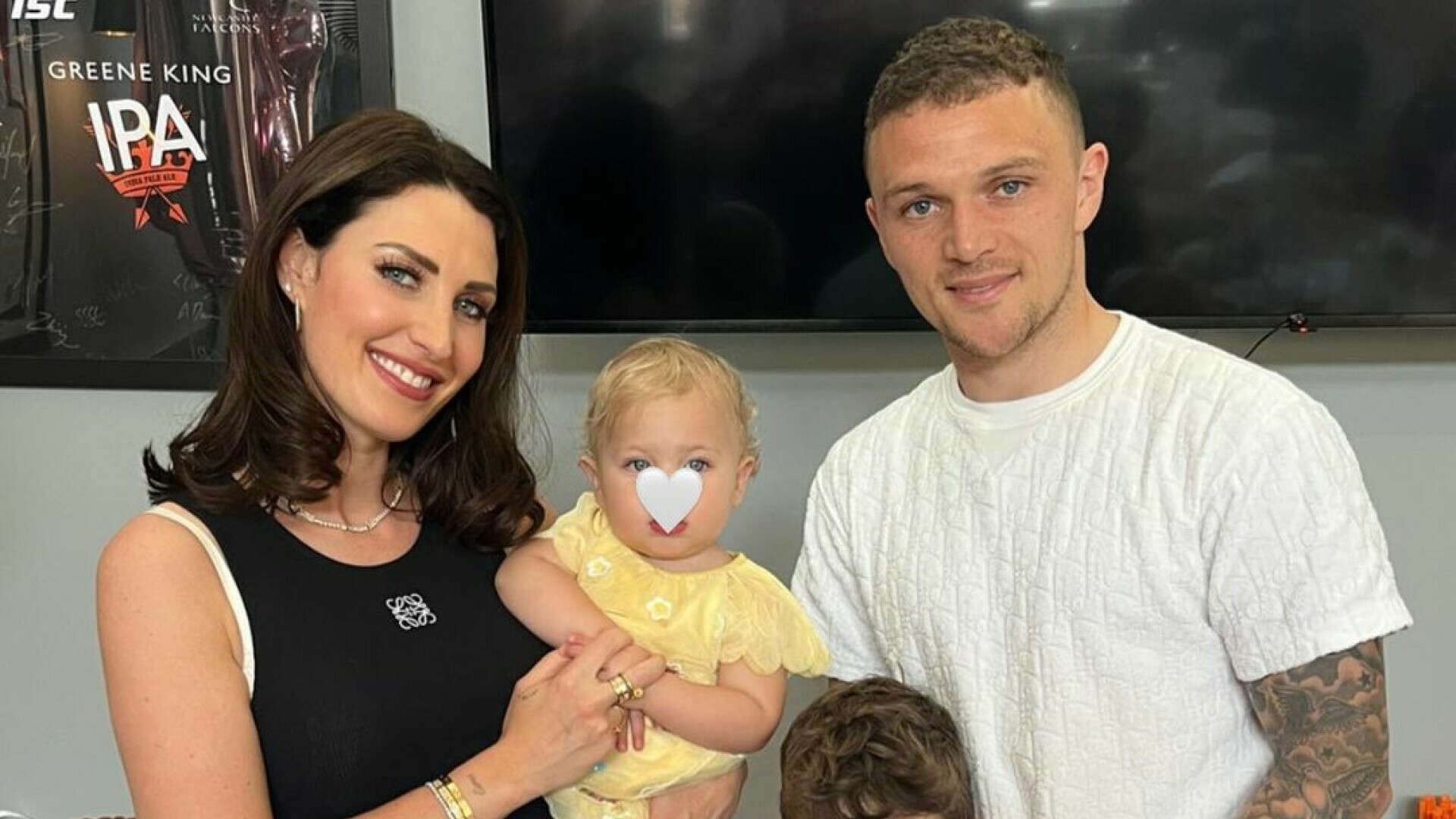 Poznatog nogometaša paparazzi snimili u nevjeri, njegova supruga našla ...