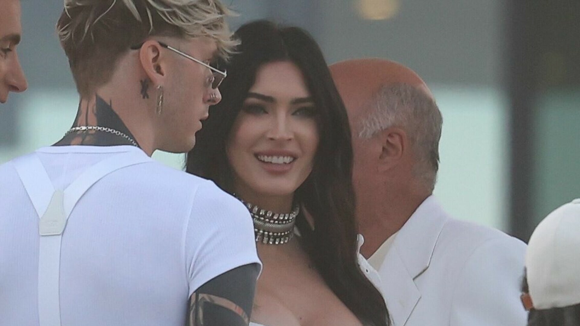 Megan Fox je trudna? Nedavno je raskinula zaruke s reperom, a sad novim ...