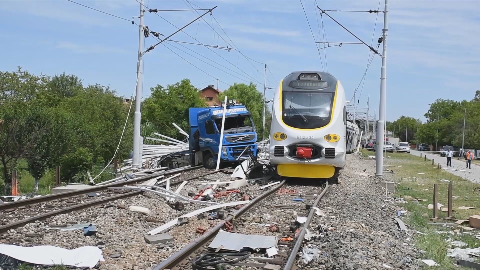 Užas na pruzi: Nakon sudara s putničkim vlakom vozač ispao iz kamiona i na mjestu poginuo