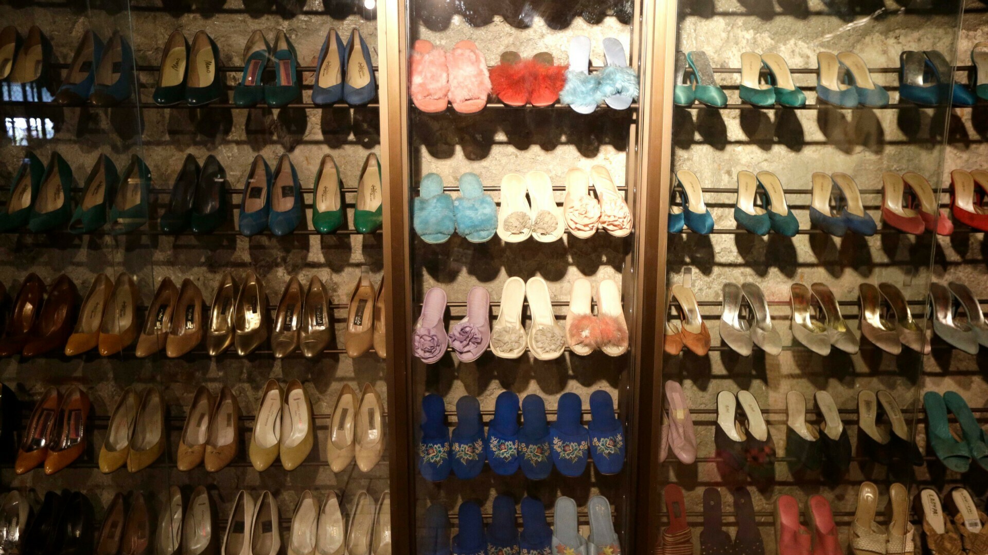 Imelda Marcos: Kontroverzna prva dama s 3000 pari cipela u garderobi