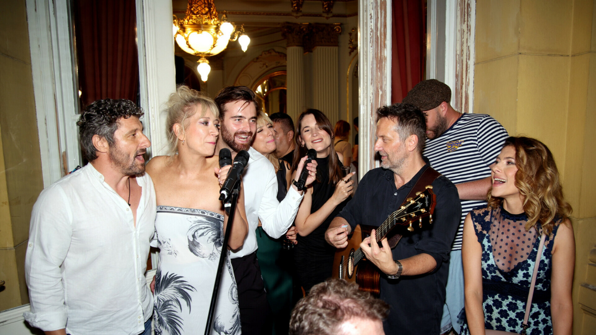 Trenutak nježnosti! Ante Gelo objavio fotografiju na kojoj Jeleni Perčin leži u krilu