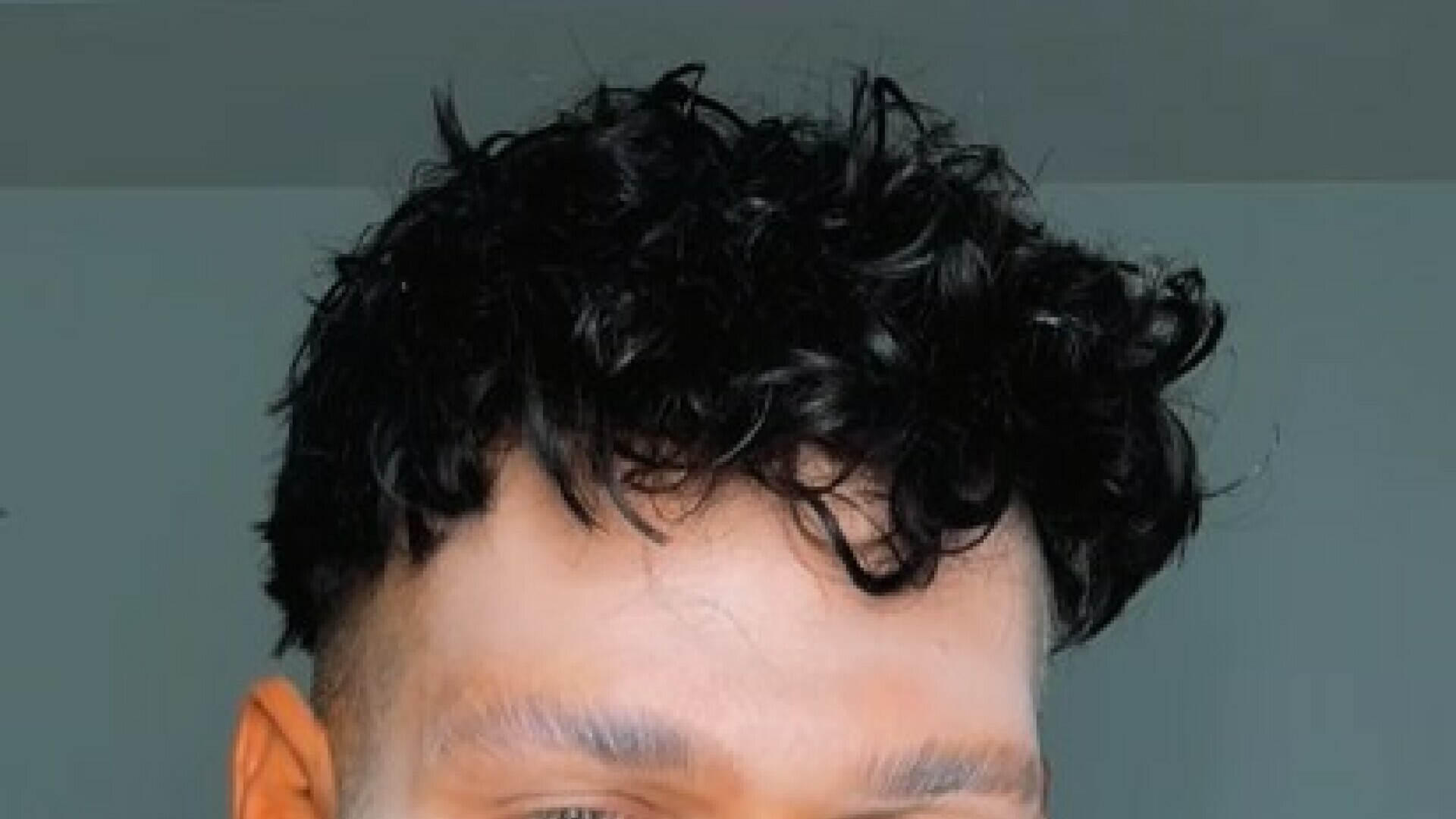 Srpski vizažist pretvorio se u našu glazbenu divu, video je već pogledalo više od pola milijuna ...