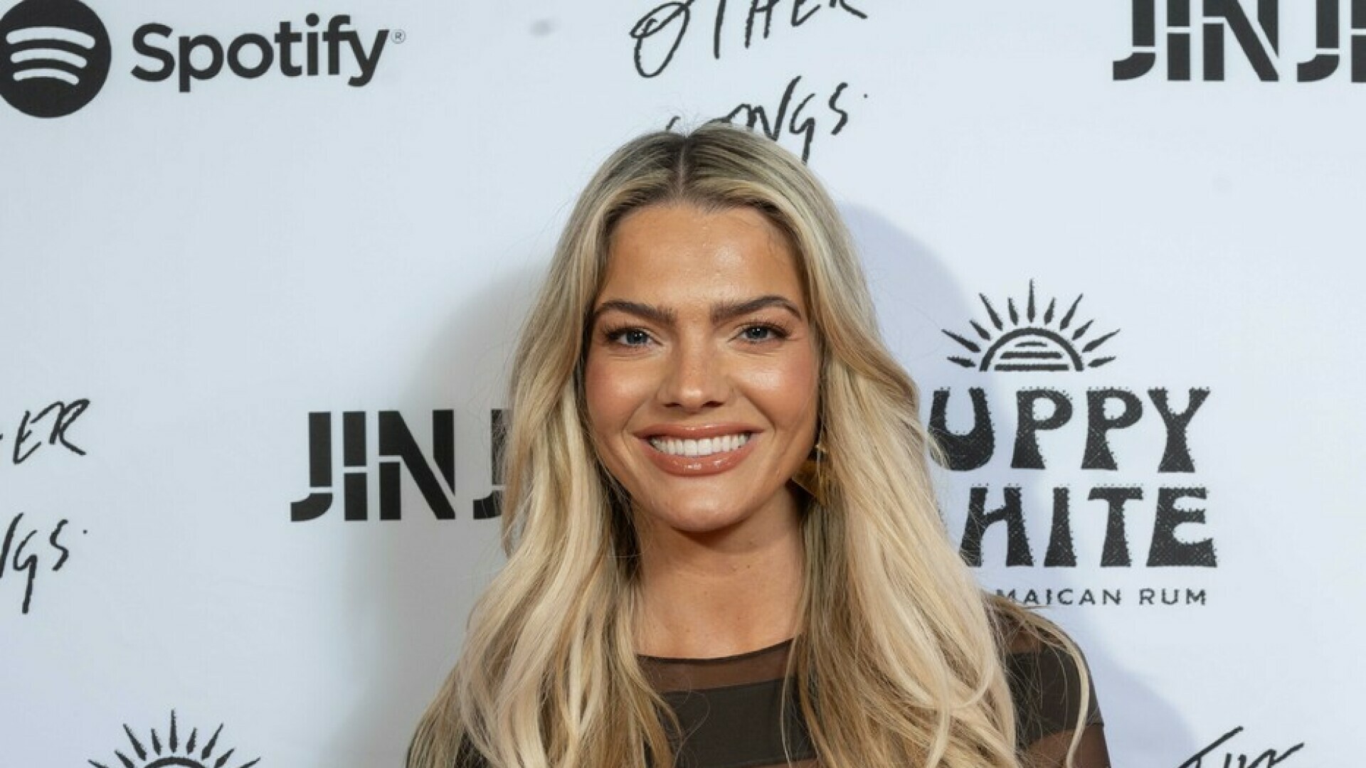 Znate li tko je ova zanosna ljepotica u bikiniju? Sa samo 17 godina ...