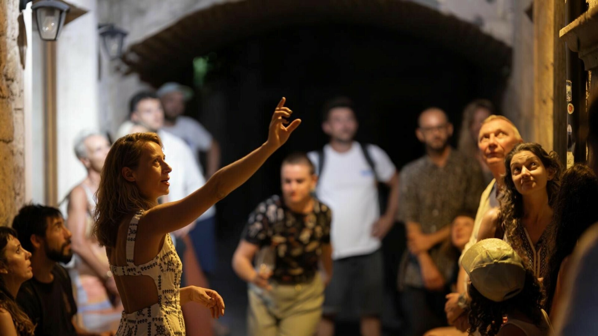 Drugačija turistička ponuda: U Jelsi se umjetnost događa i tamo gdje ju očekujete, ali i tamo ...