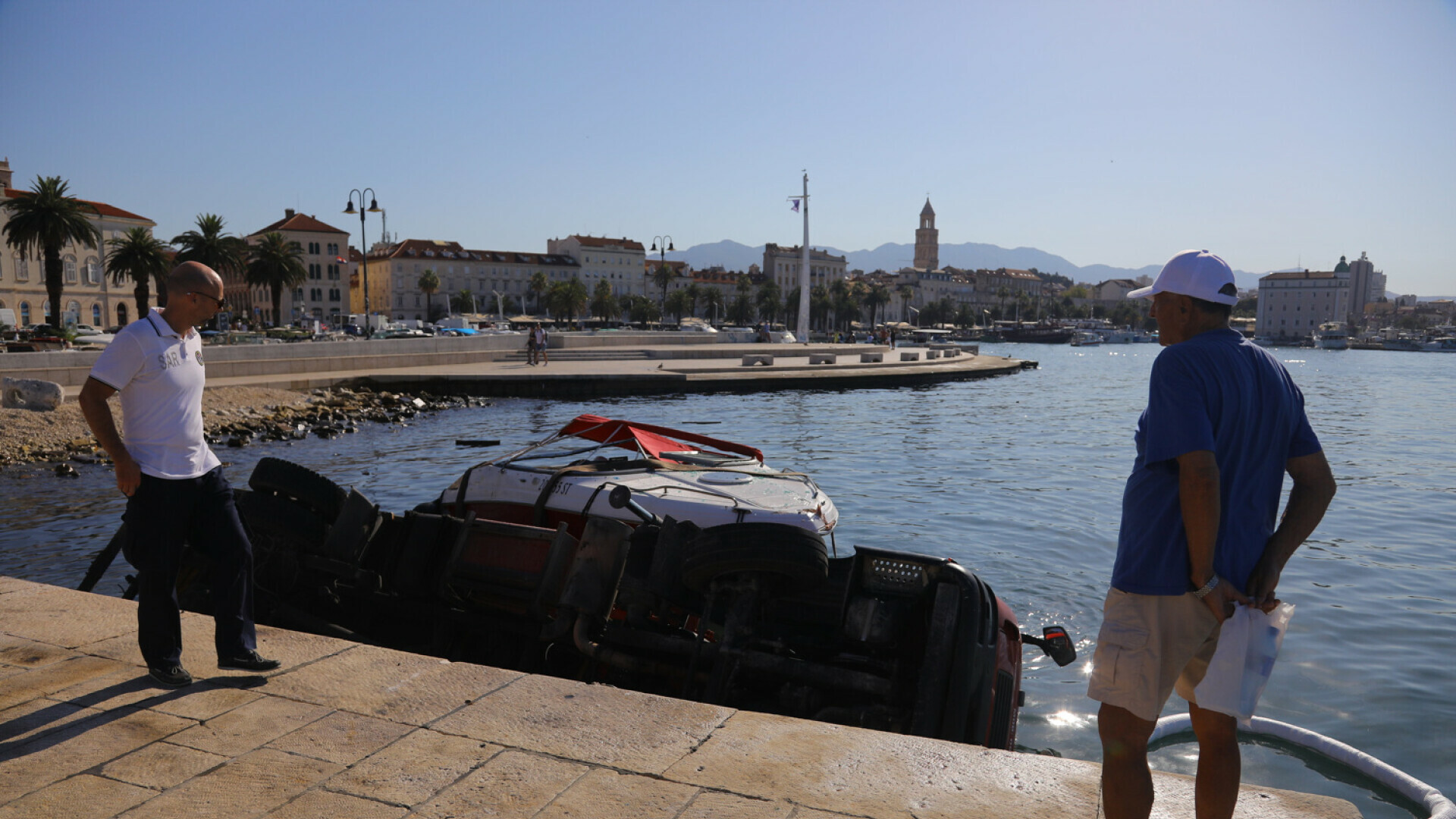 Kamion završio u moru