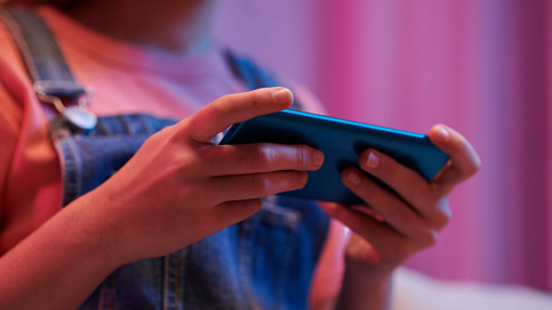 Djevojčica (8) igrala online igricu na mobitelu, a onda je počelo ...