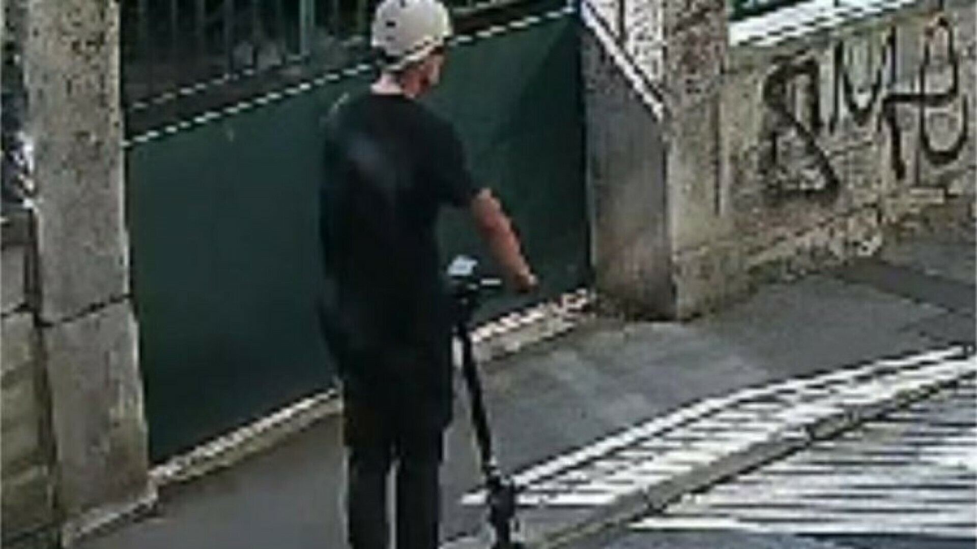 FOTO Policija traži ovog čovjeka: Javite ako ste vidjeli što se dogodilo u Puli