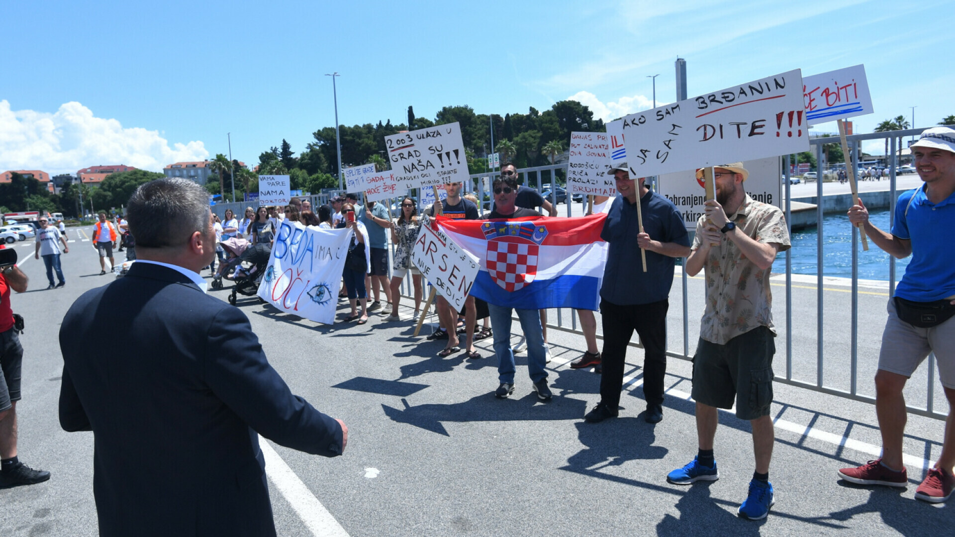 Stanovnici splitskog kvarta Brda opet prosvjeduju, vikali: "Lučka ...