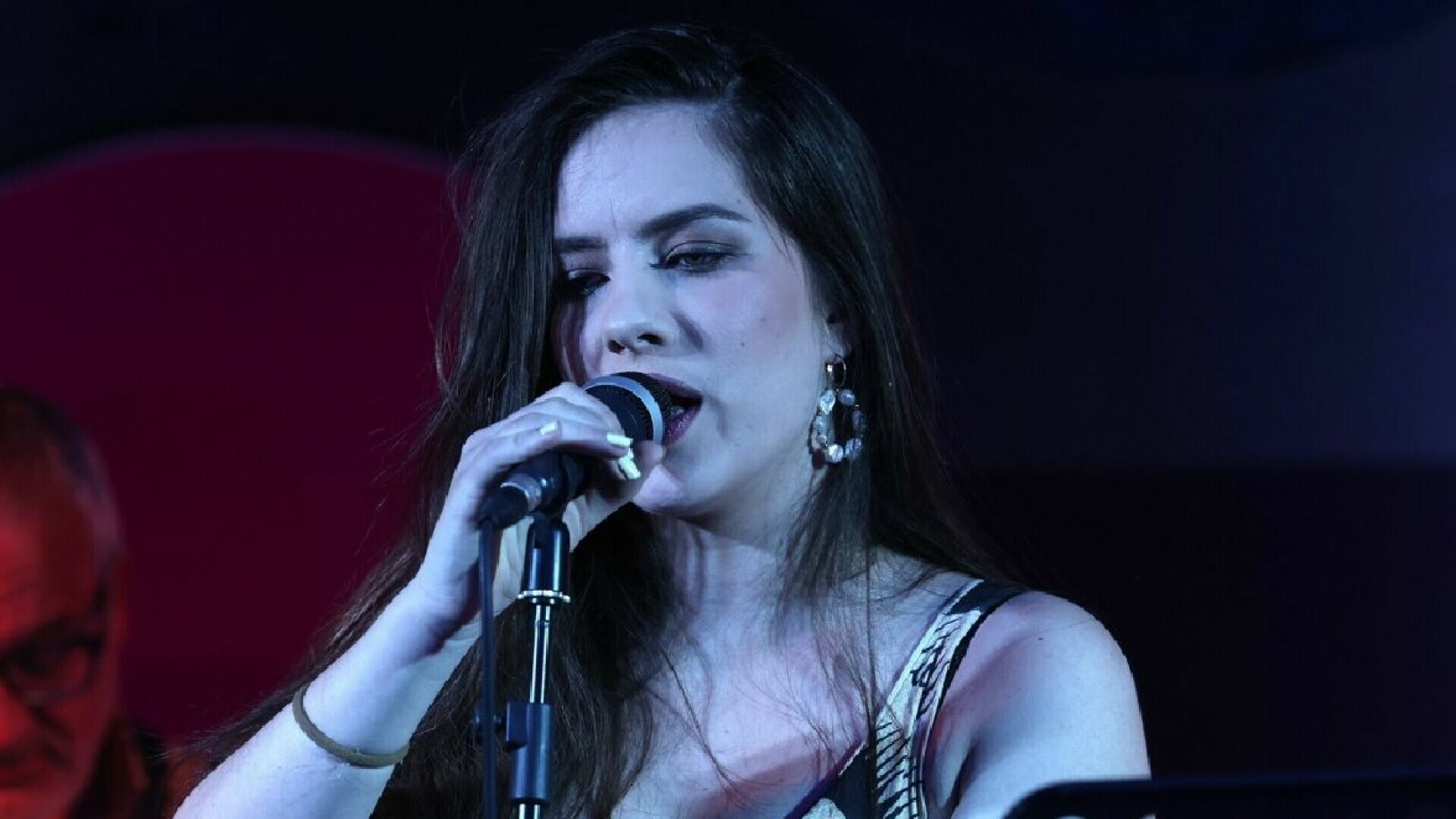 Zvijezda ''Kumova'' koja je nedavno svojom izvedbom rasplakala Momčila ...