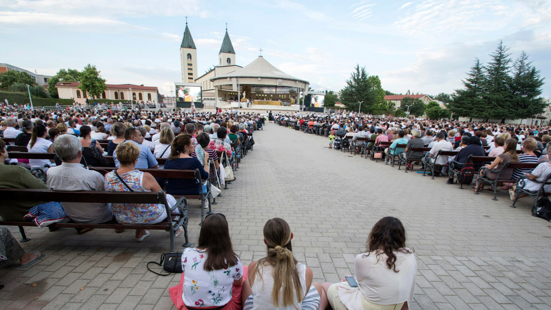 U Međugorju deseci tisuća vjernika: Hodočasnici iz cijeloga svijeta ...