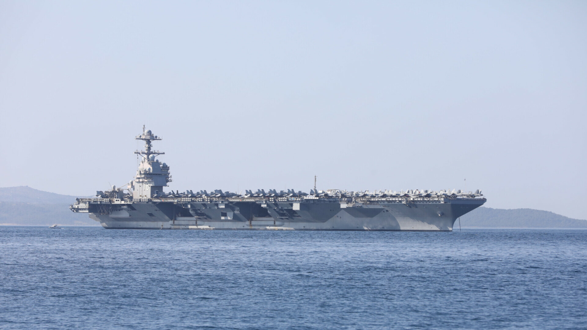 FOTO Najveći nosač zrakoplova na svijetu pred Splitom, pogledajte ...