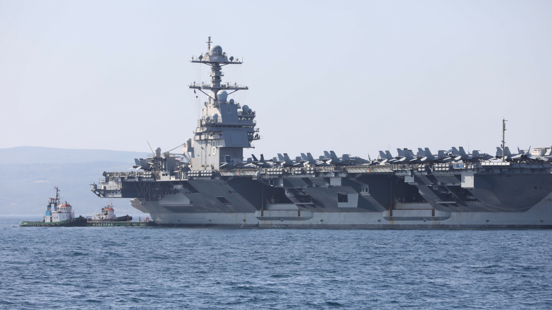 FOTO Najveći nosač zrakoplova na svijetu pred Splitom, pogledajte ...