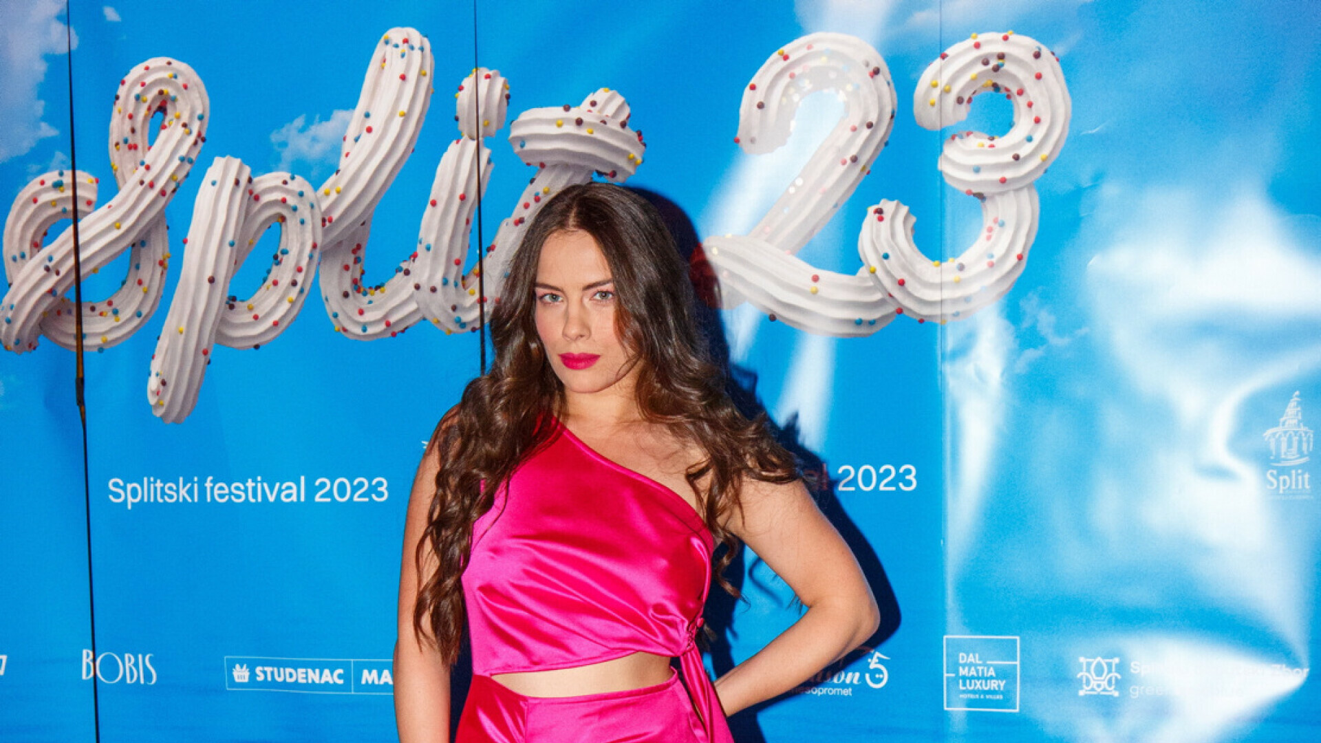 Poslušajte kako zajedno zvuče zvijezda Kumova i Josipa Lisac, svojim ...