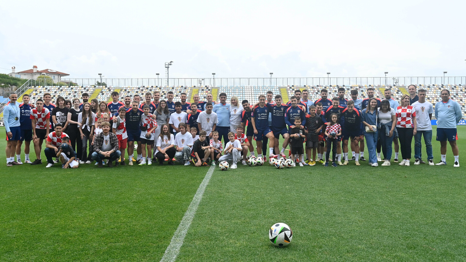 Vatreni velikog srca: Hrvatski reprezentativci družili se s klincima iz ...