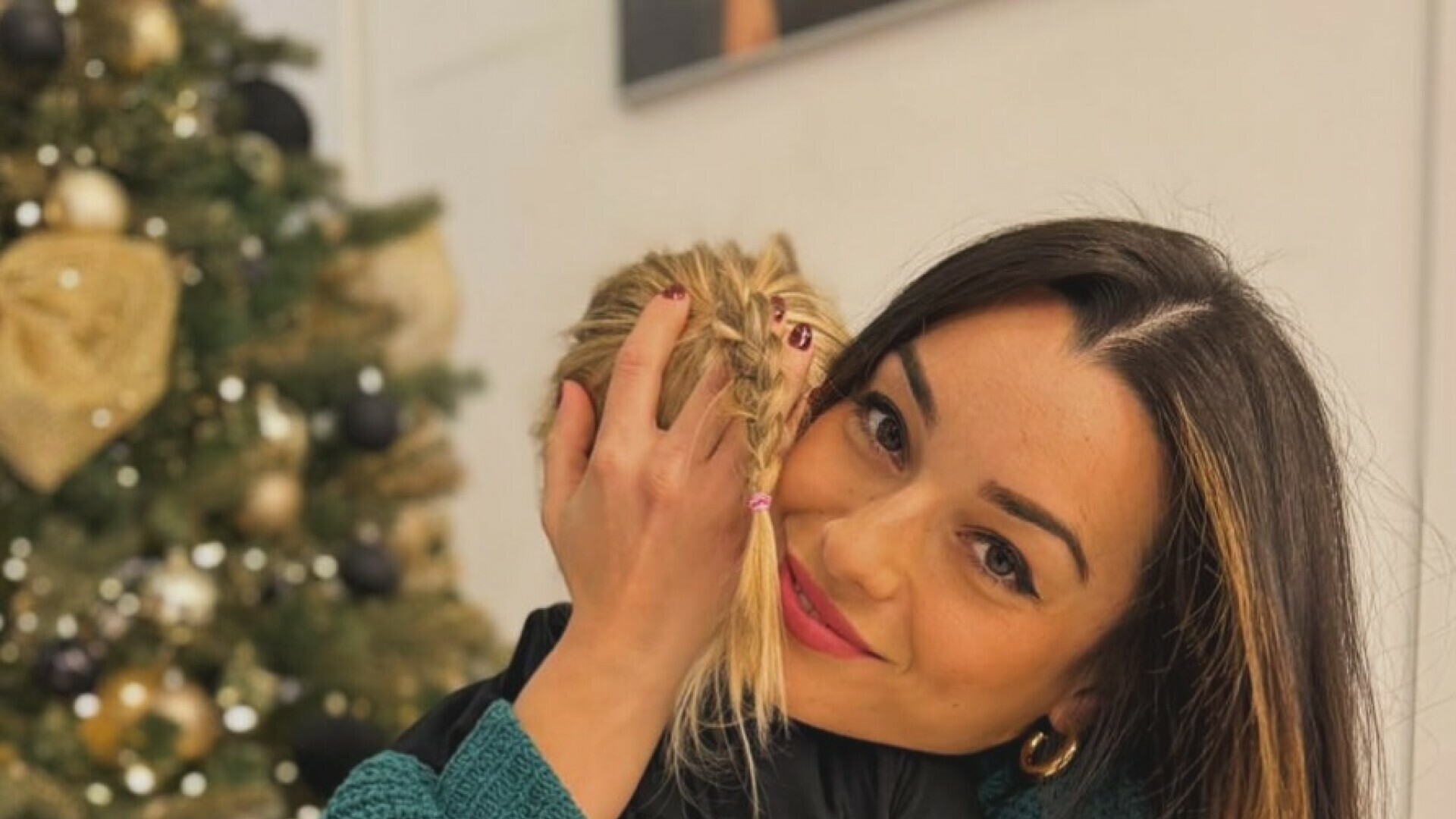 Naša lijepa glumica prvi put u izlasku otkako je objavila sretnu vijest ...