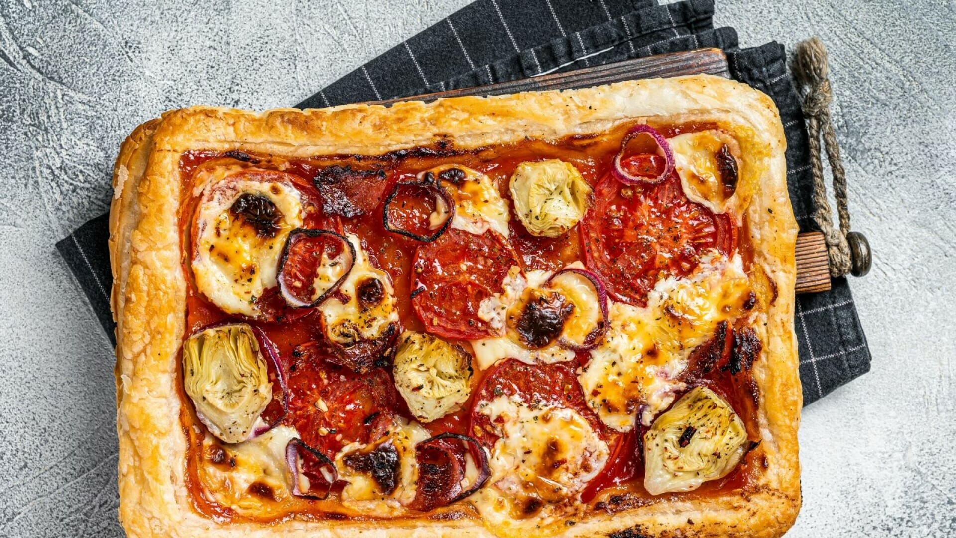 Pizza od lisnatog tijesta: Koga briga ako nije prava, izvrsna je i ...