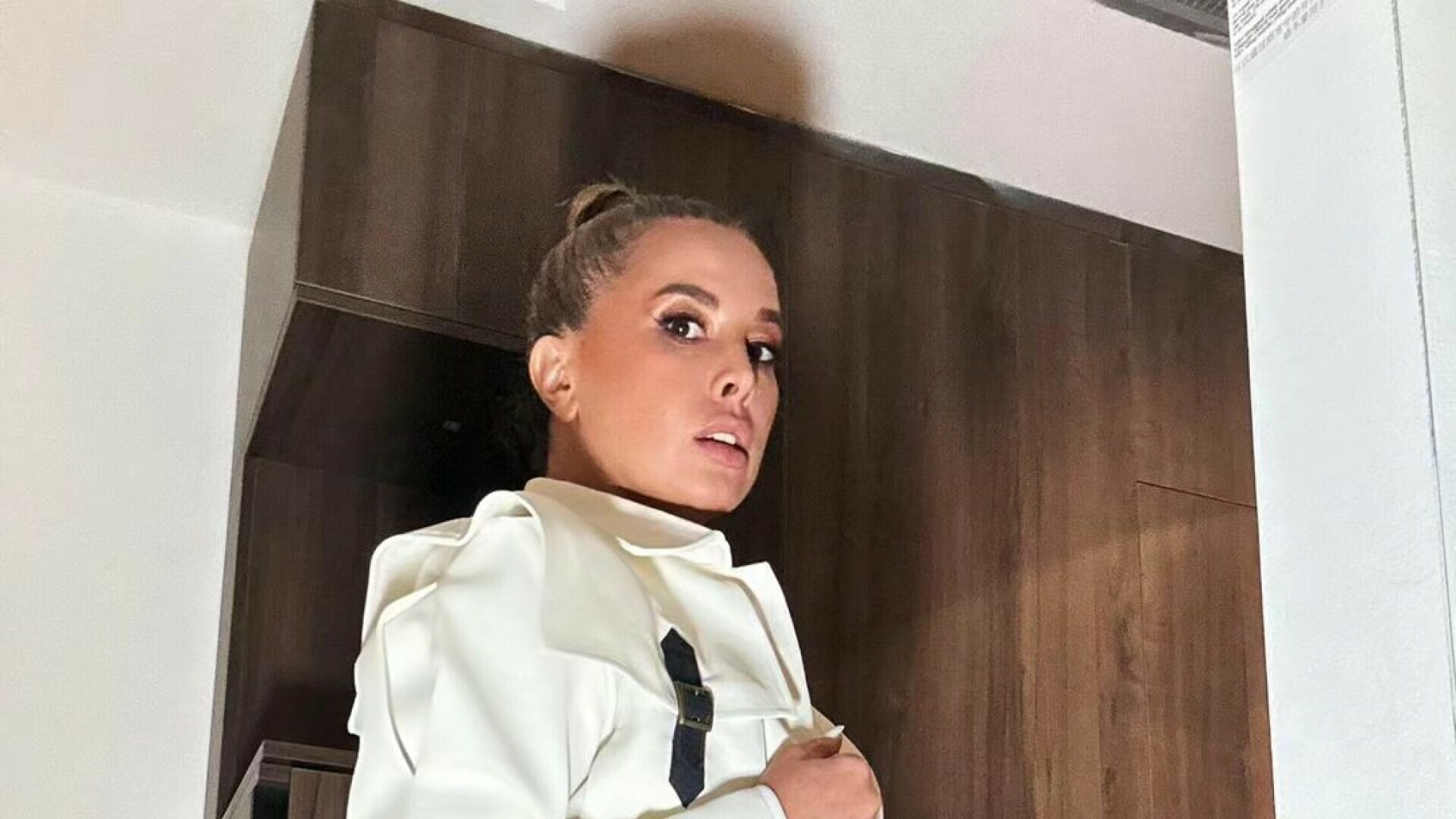 Nives Celzijus spremna je za Euro, potpuno gola umotala se u hrvatsku ...