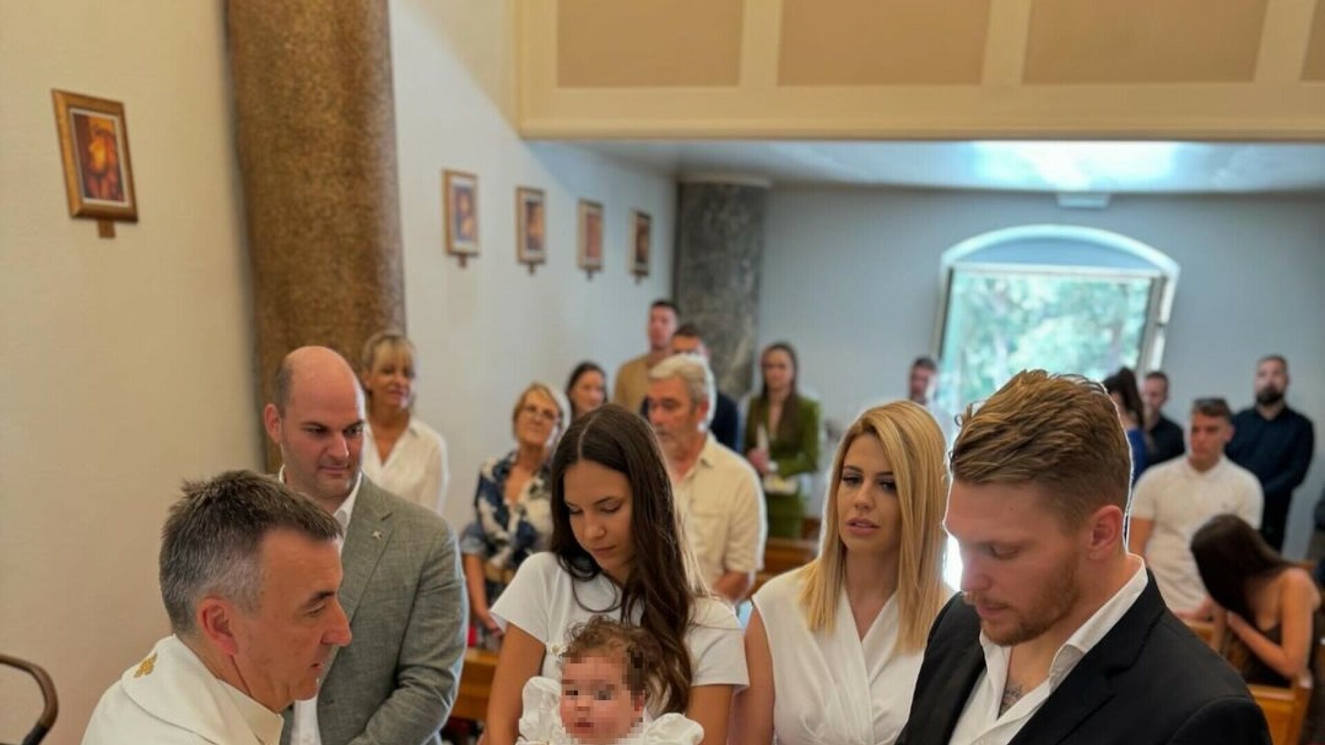 Jedan od naših najzgodnijih sportaša sve je rastopio fotografijama sa ...