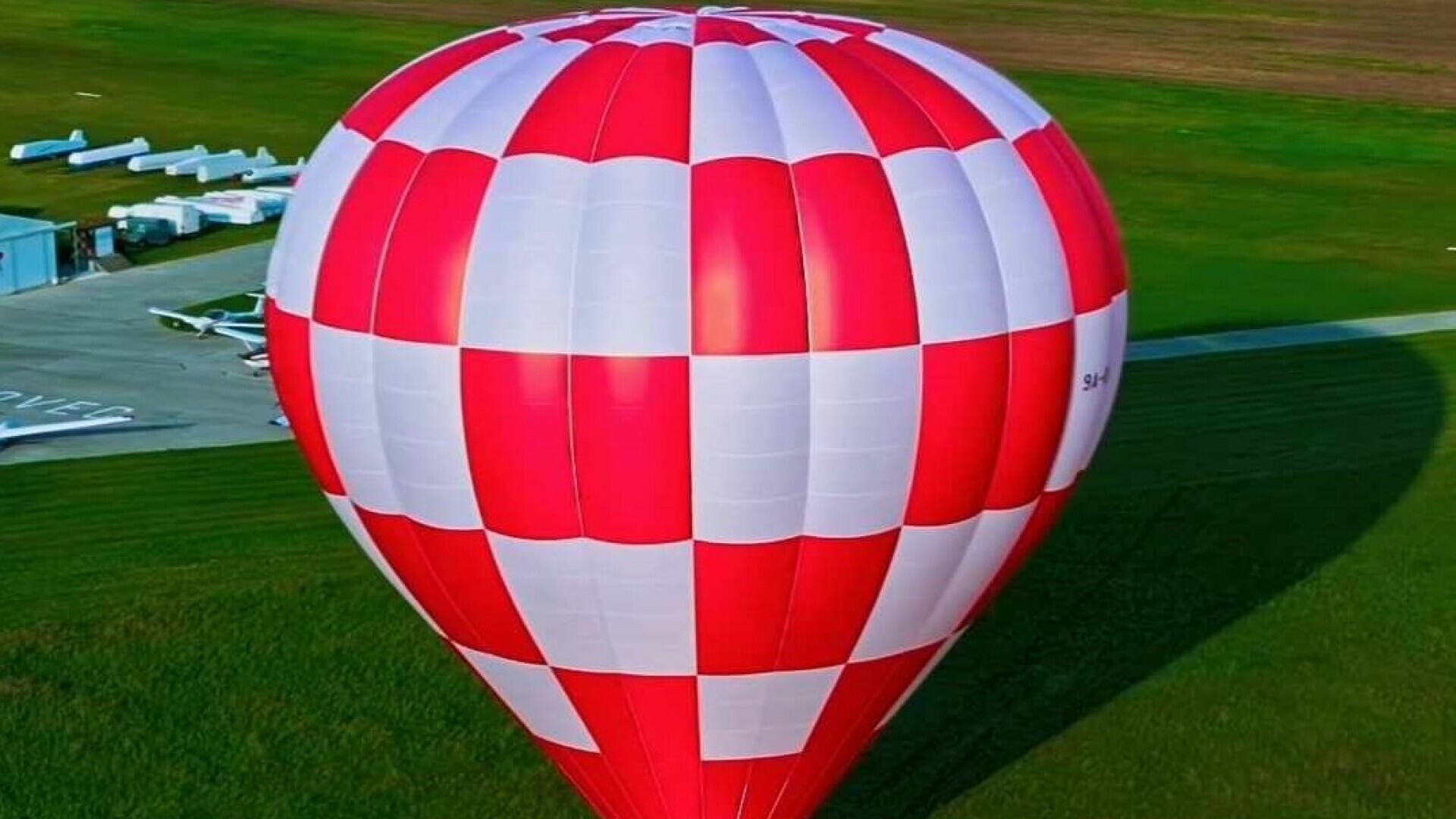 Podrška našim Vatrenima stiže i s neba: Pogledajte spektakularno ...