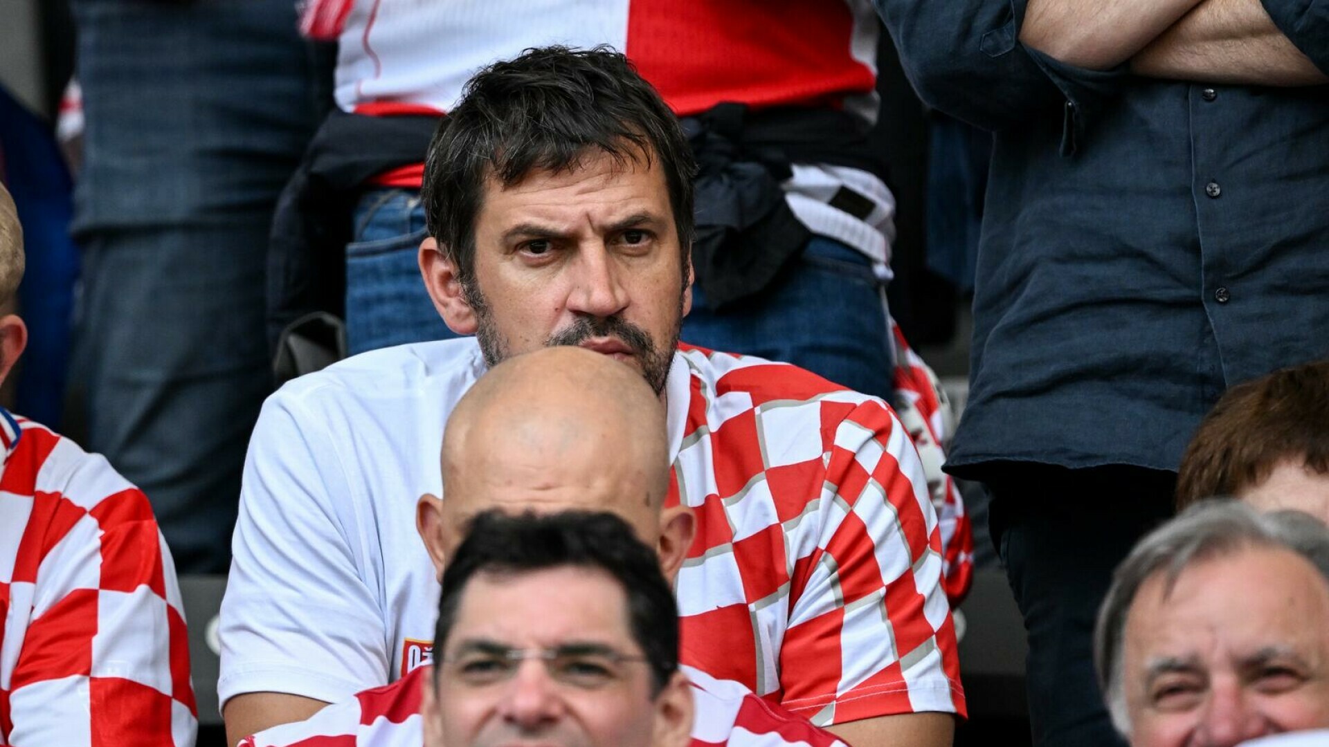 Naš glumac u Sarajevu je privukao pozornost posebnim natpisom na majici ...