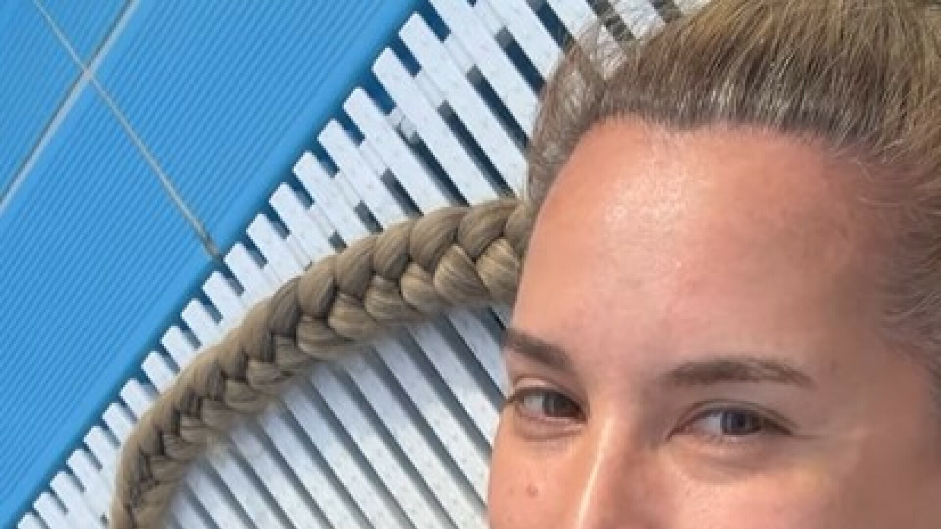 Nives Celzijus sjela je na rub najpoznatijeg hotelskog bazena u Hrvatskoj, ali njena guza u ...