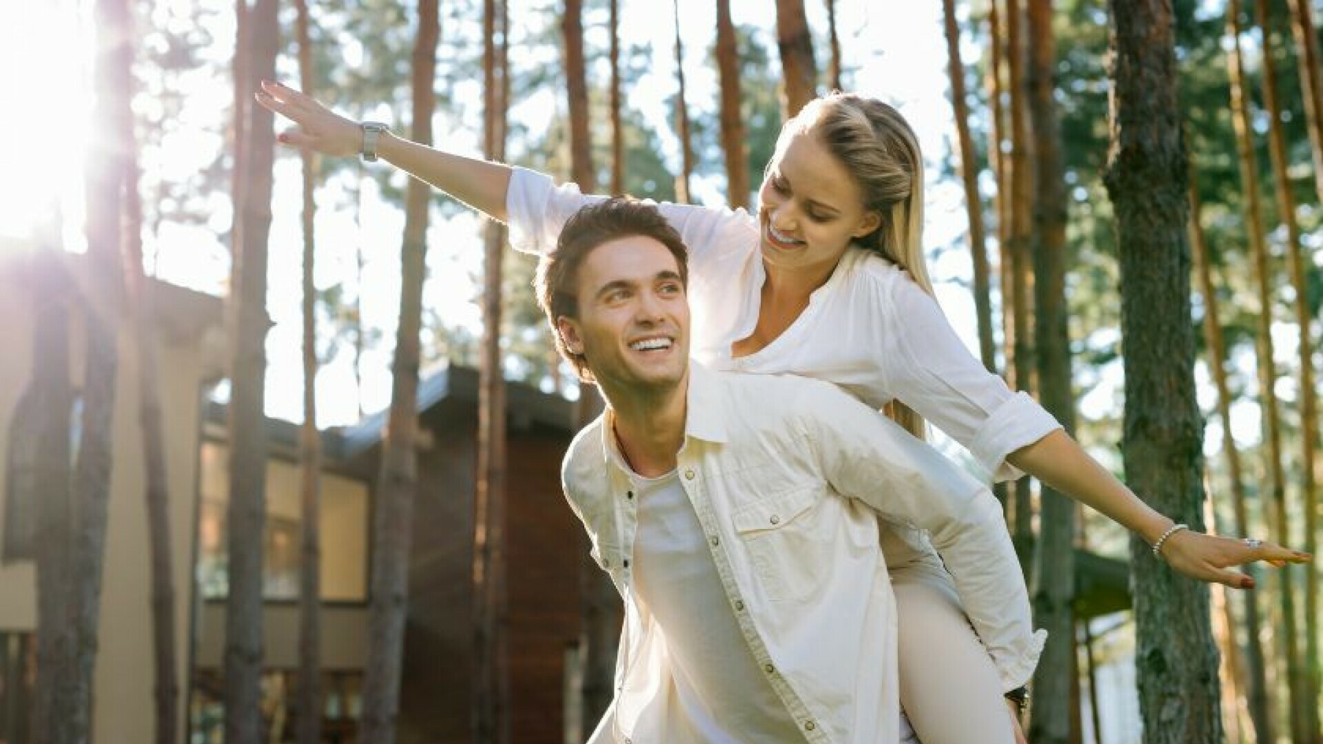 Kako zavesti dečka? 5 gesti zbog kojih će imati leptiriće u trbuhu ...