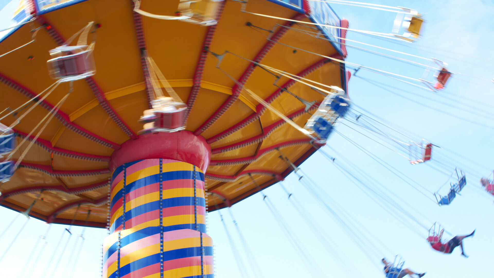 FOTO Nesreća u susjedstvu: Prevrnuo se ringišpil, ozlijeđenu djecu ...