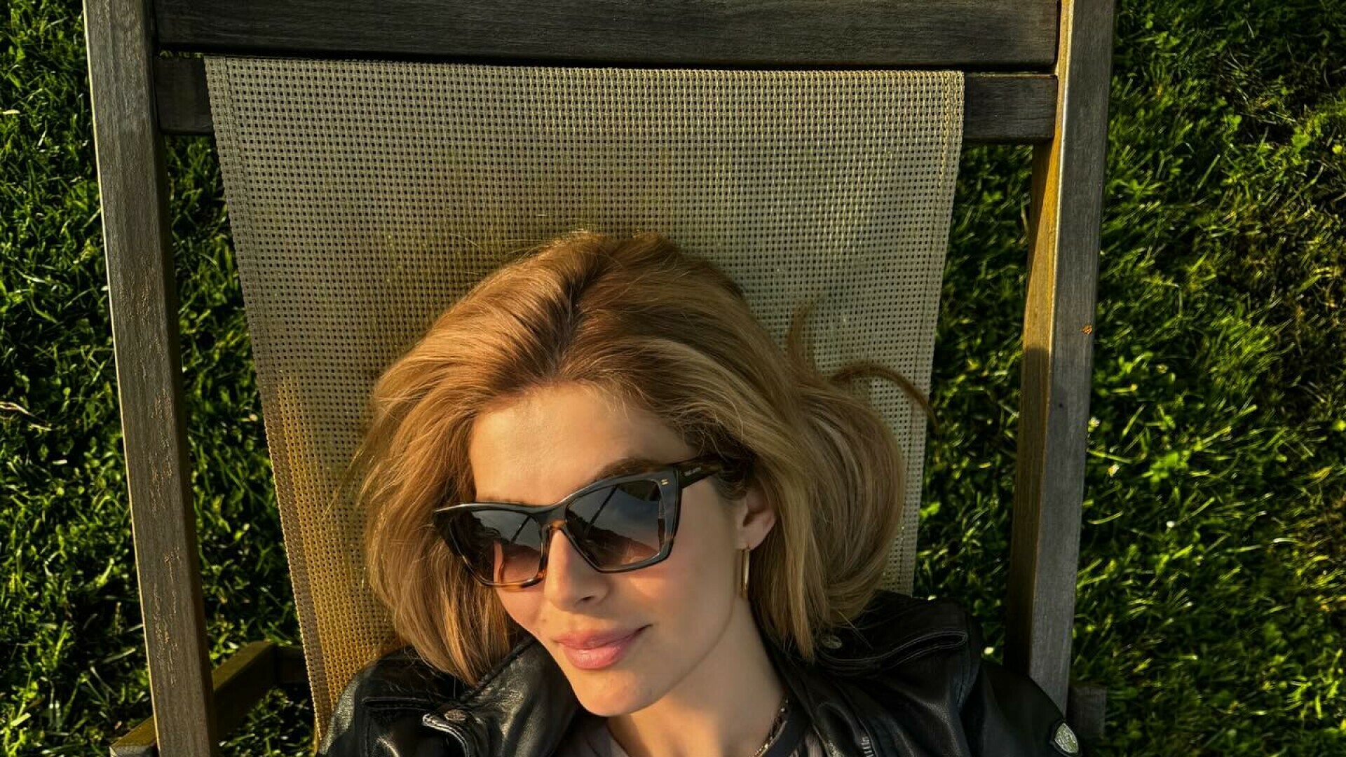 Voditeljica snimila zastrašujući trenutak kada je munja udarila terasu ...