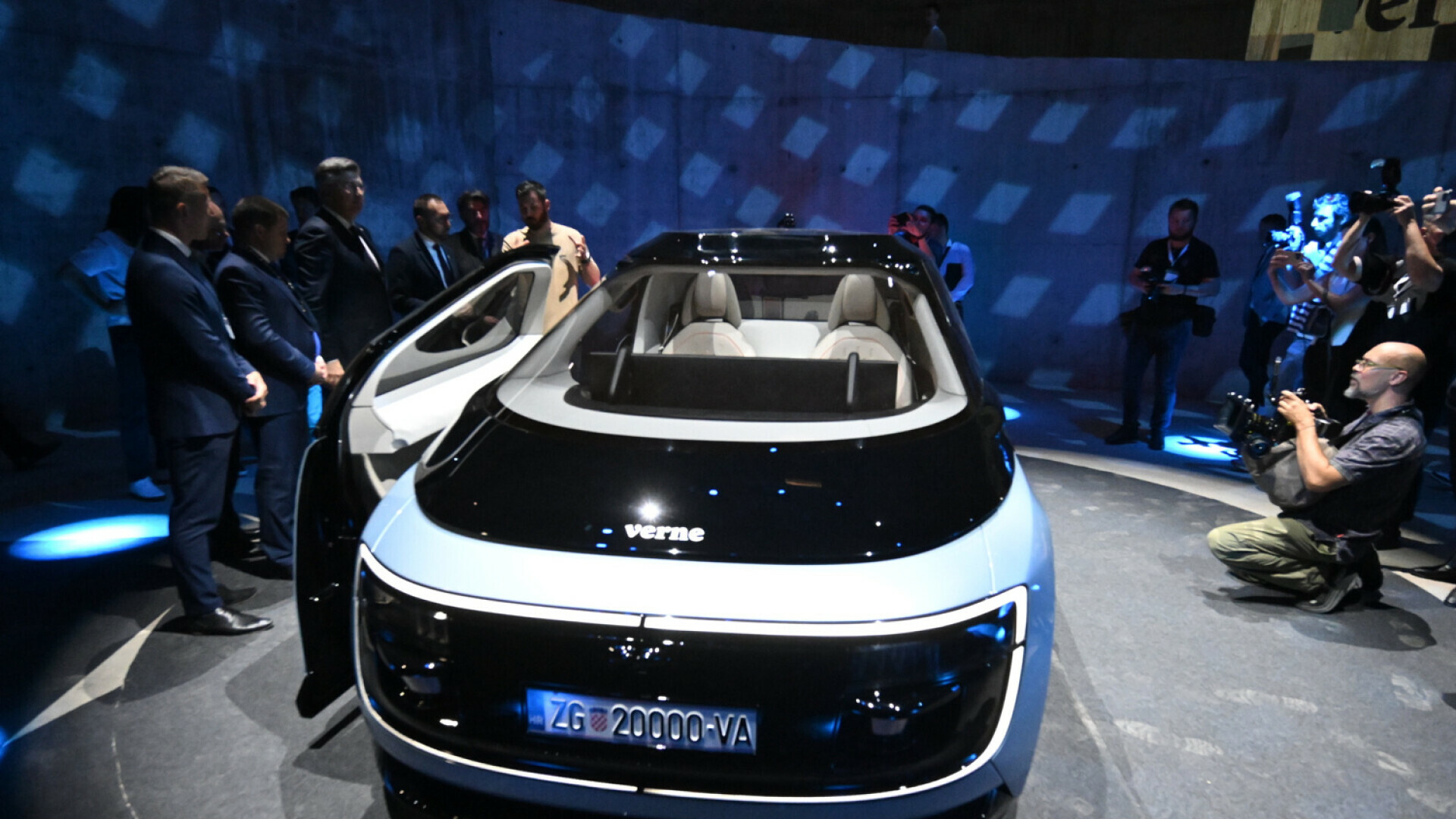 FOTO Ovo je Rimčevo autonomno vozilo: Nema volan ni papučice, prima dva ...