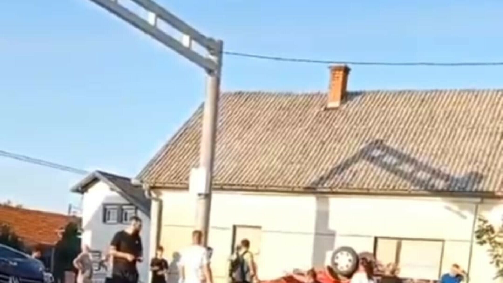 VIDEO Krš i lom na sjeveru Hrvatske: Auto završio na krovu, ima ozlijeđenih