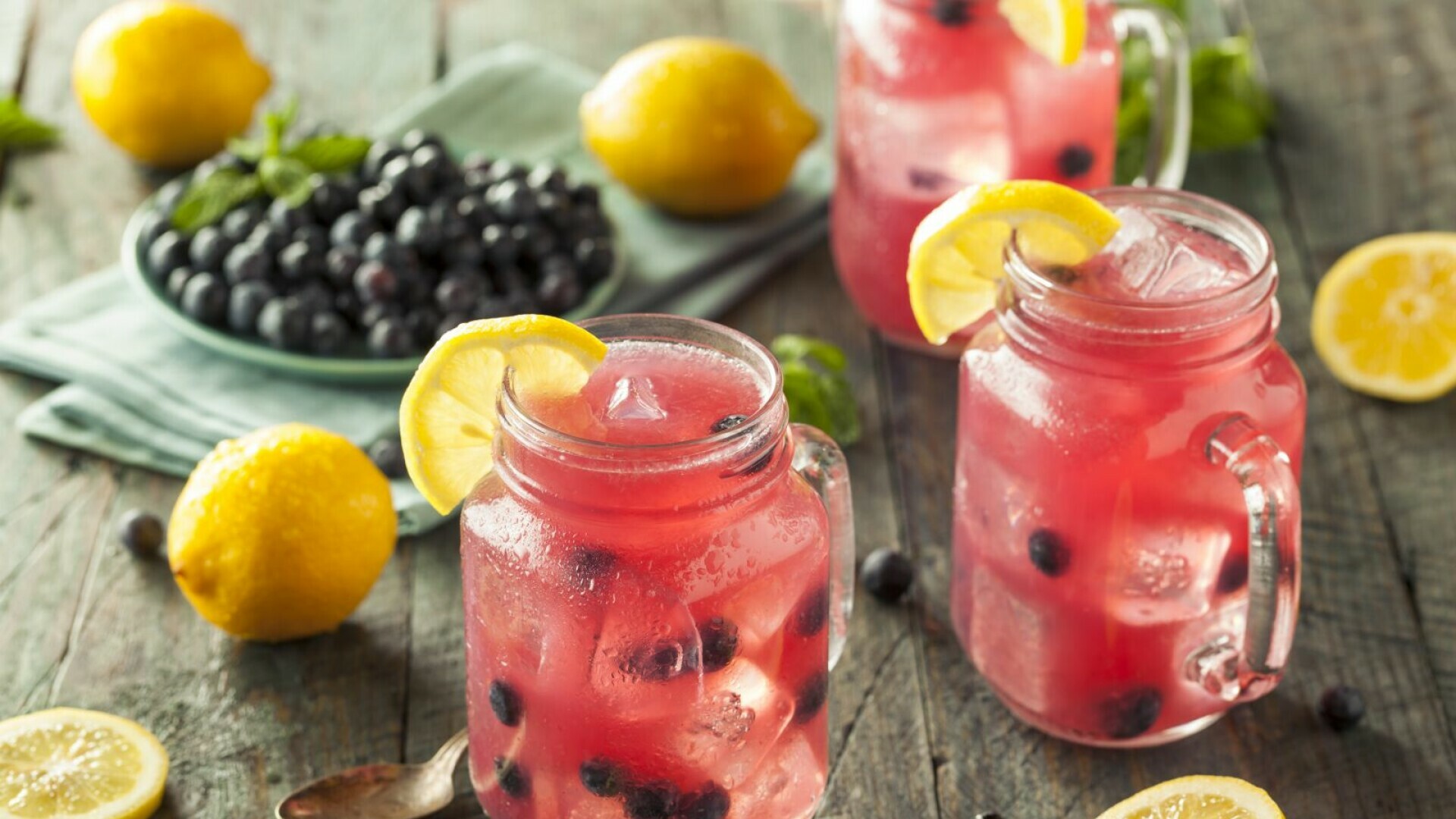 Recept za pravi ljetni hit: Limunada s borovnicama koja se lako ...