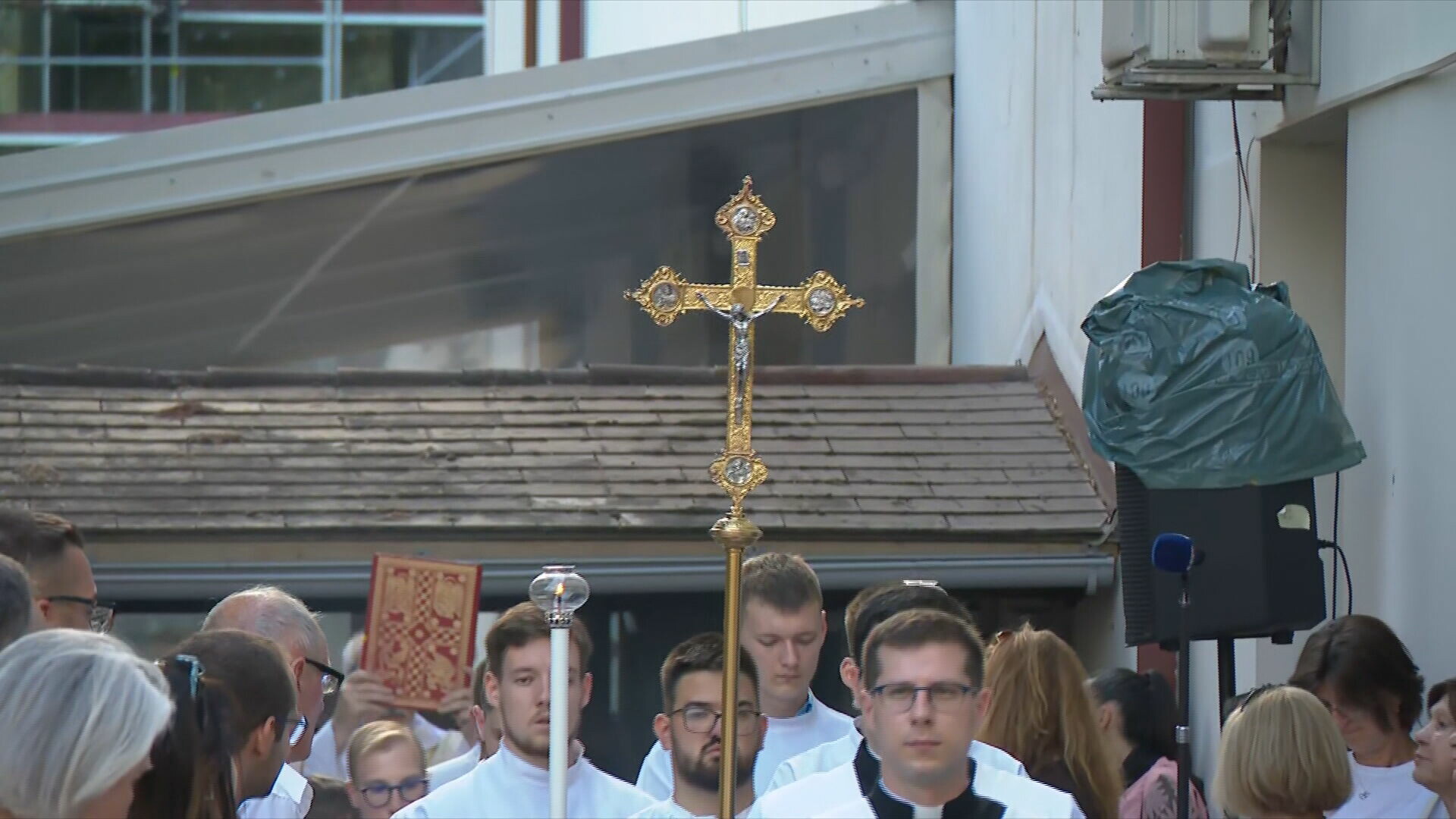 Svetkovina je Presvetog Srca Isusova, diljem zemlje u tijeku posvete: "Na svemu što imam mogu ...