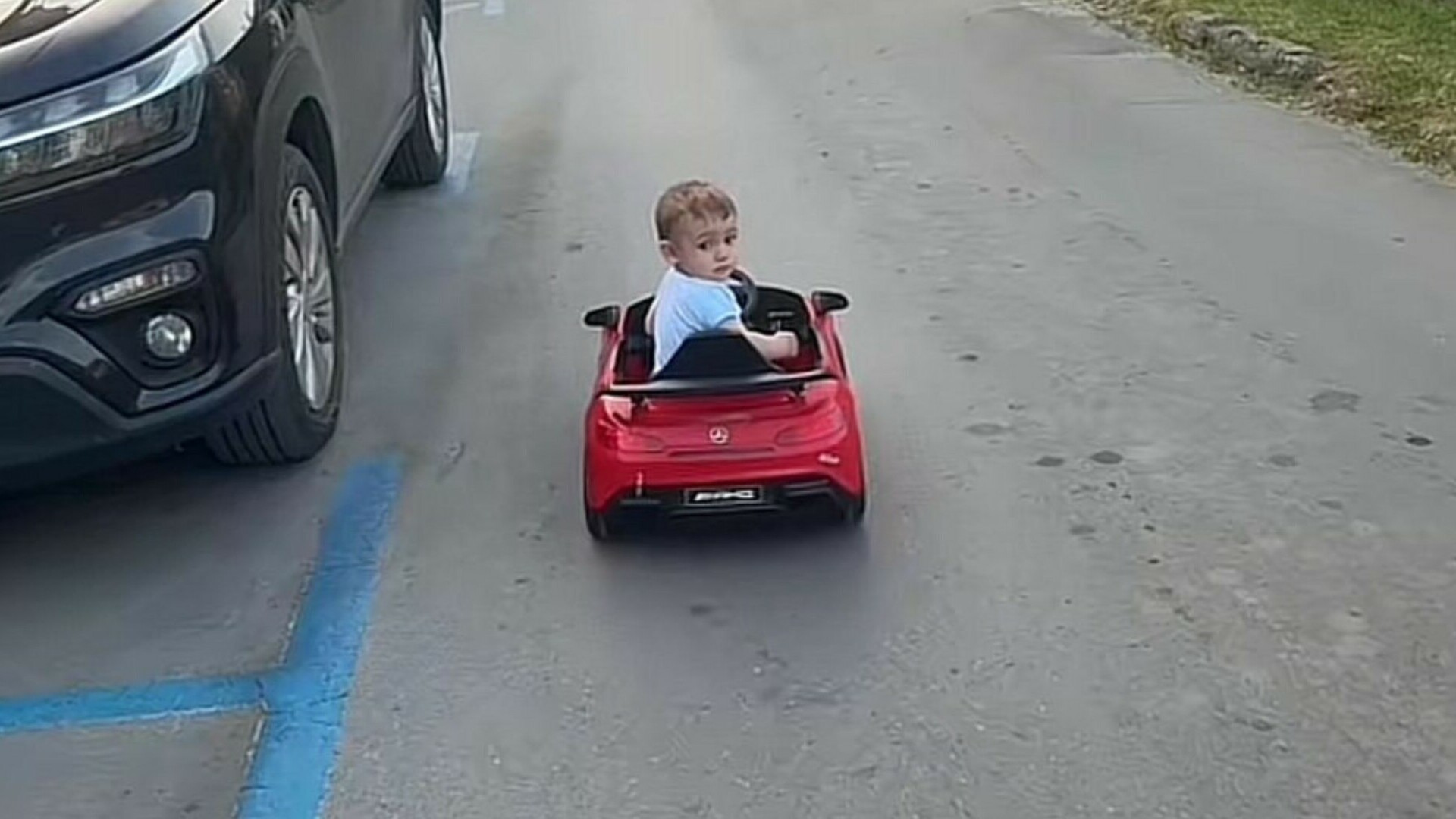 Video koji bi mogao posramiti i najiskusnije vozače: Ovaj dječak zna ...