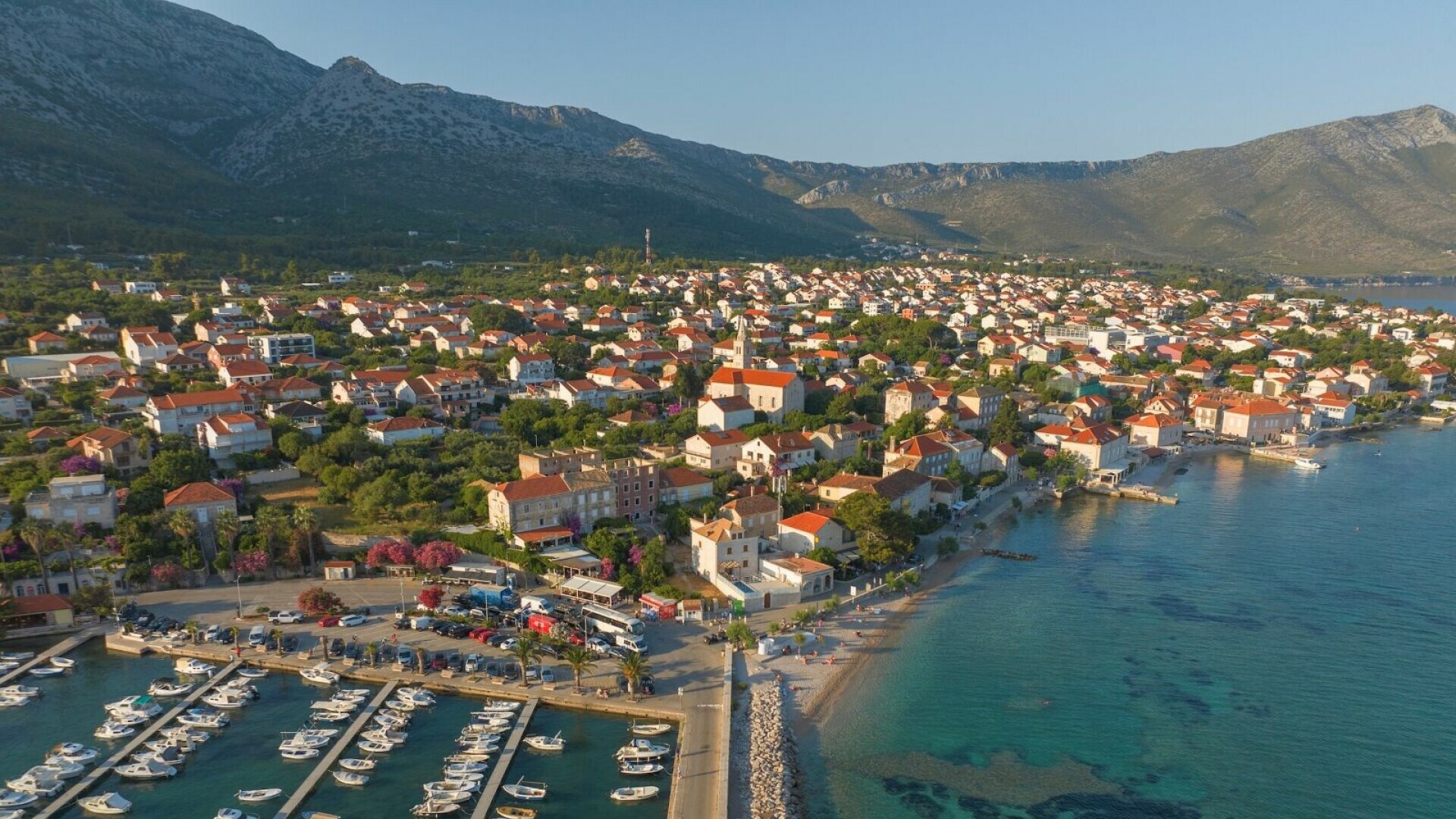 Orebić na Pelješcu: Gradić s fasadama boje sunca što diše ritmom prošlih vremena