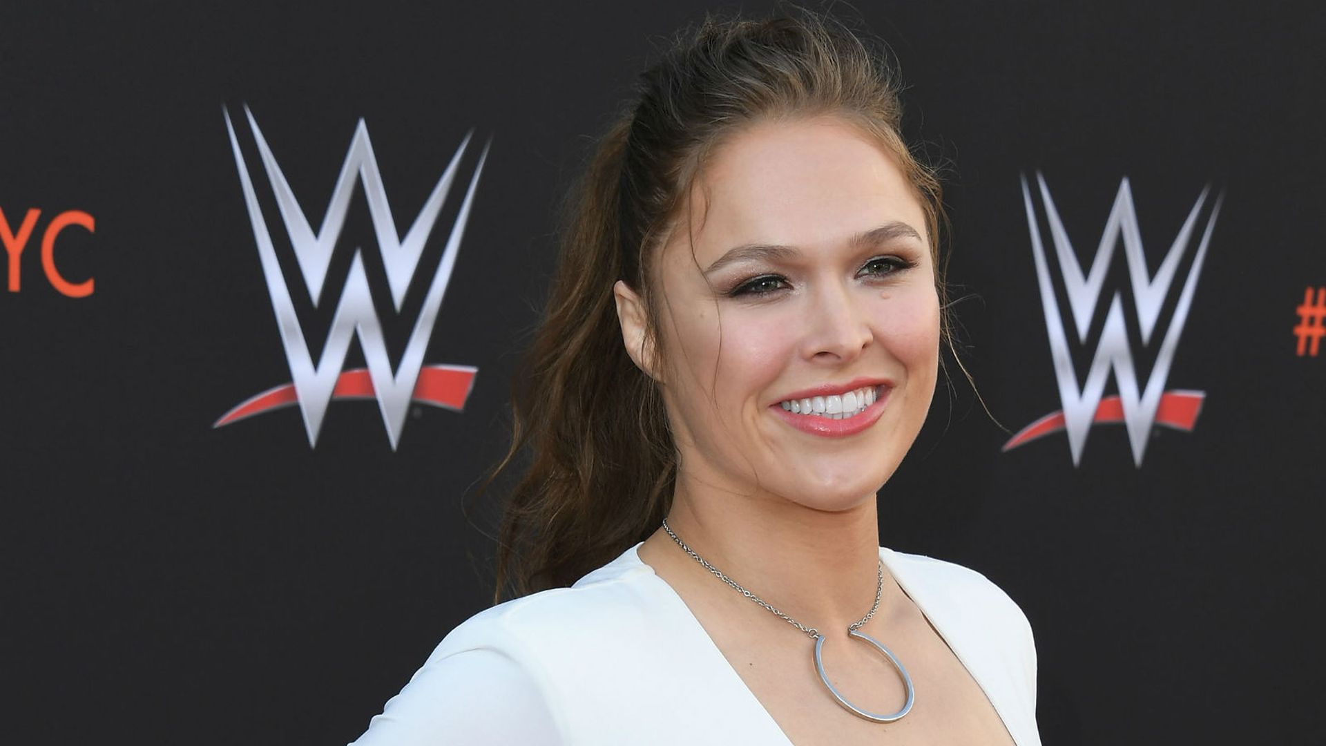 Opasna ljepotica šokirala WWE i MMA svijet: ''Sve je namješteno, ni ...