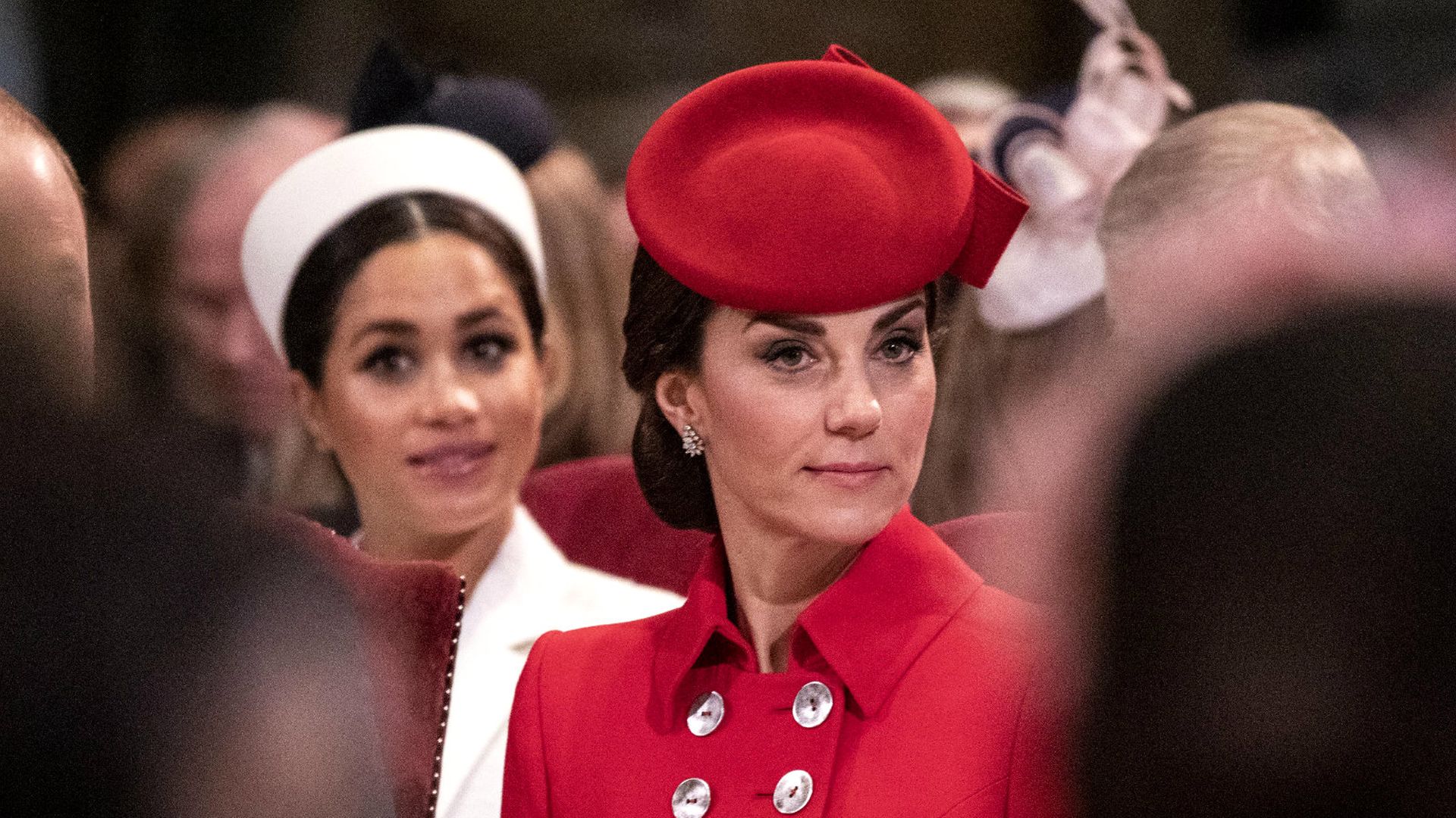 Catherine vs. Meghan: Dvoboj nespretnih kombinacija koje vojvotkinjama ...