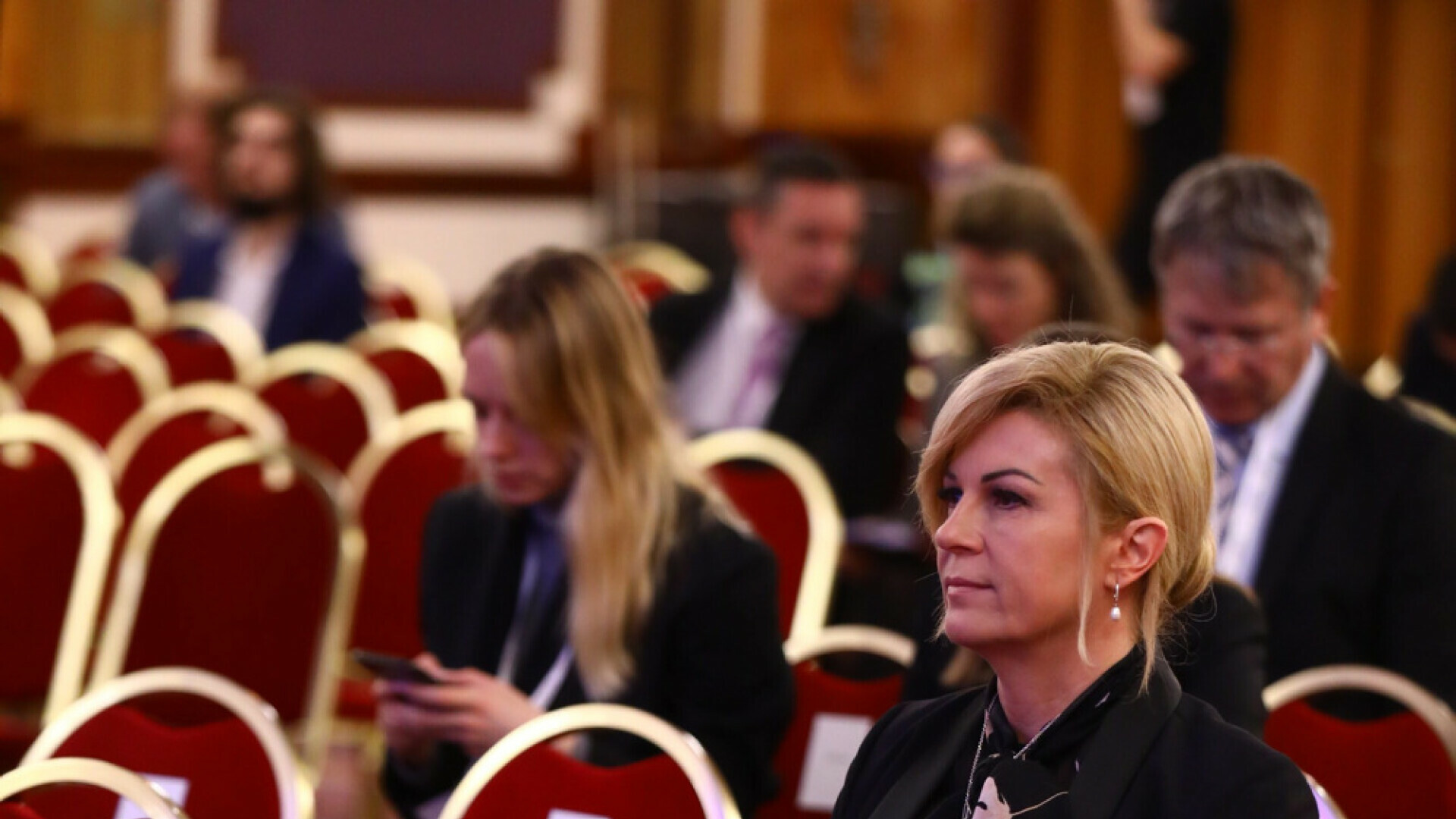 Znakovit susret? Bivša predsjednica sjedila do Plenkovića, on ...