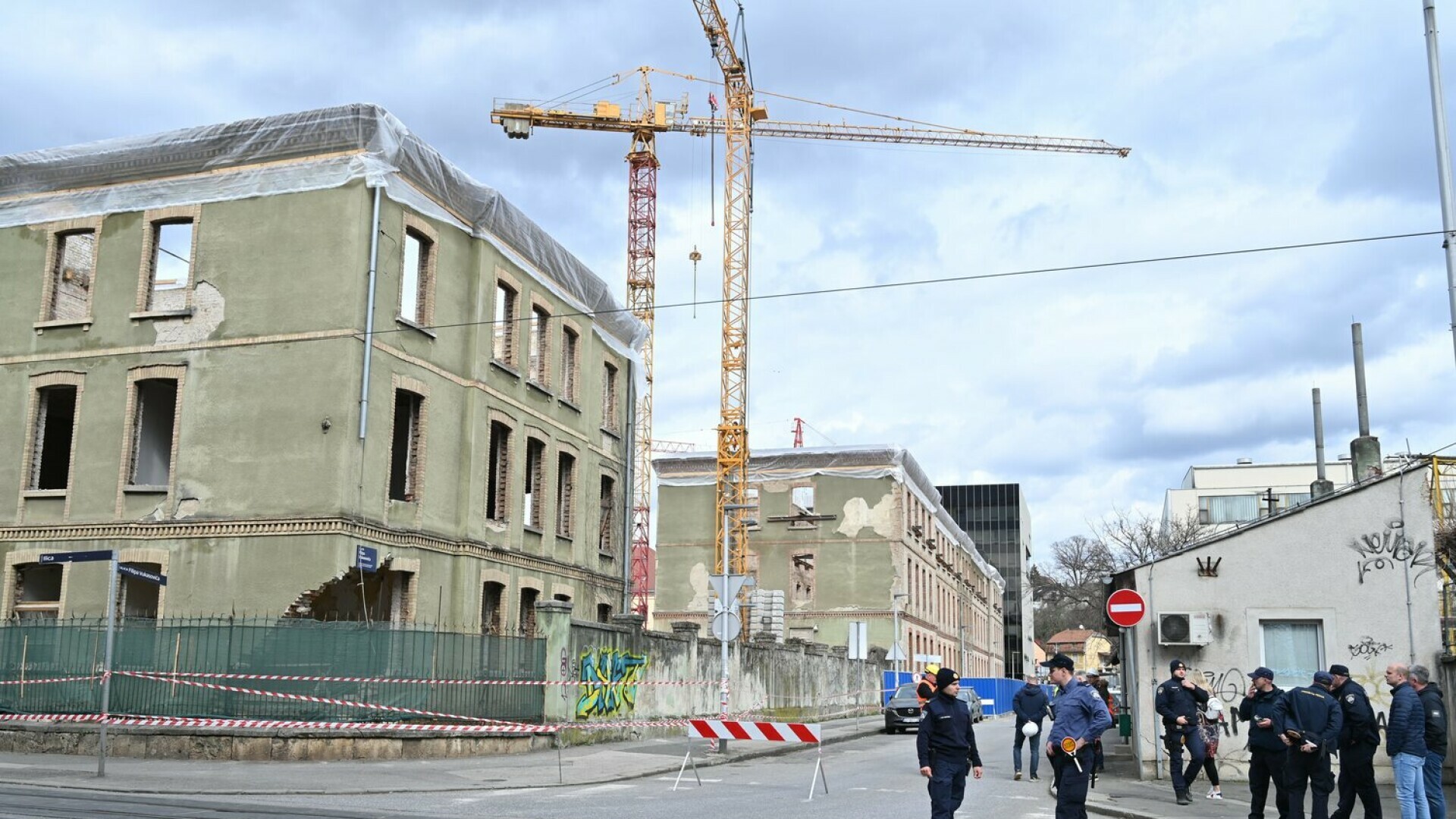 FOTO Urušio se dio zgrade u Zagrebu, prijeti daljnje urušavanje ...