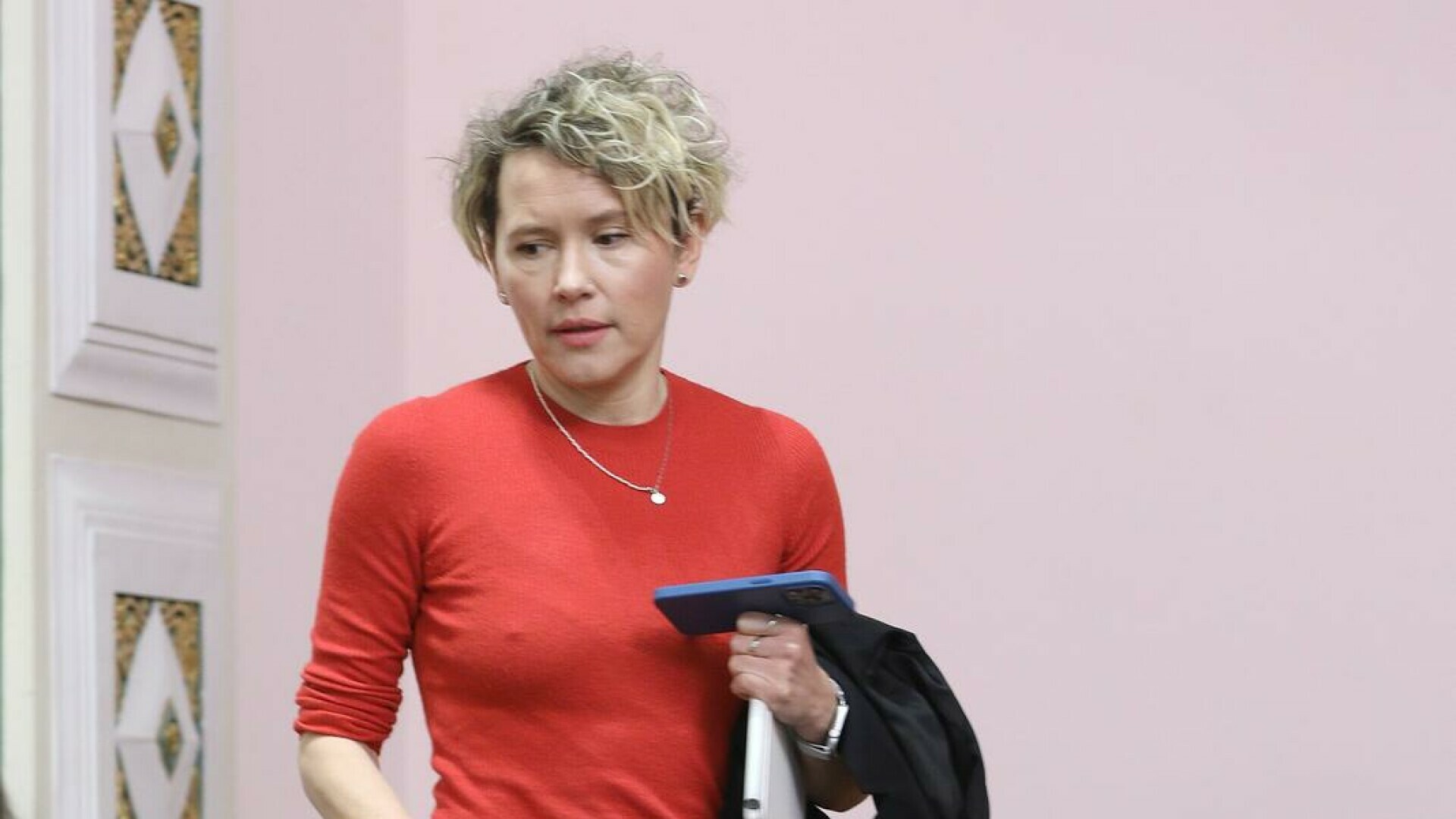 Supruga Mile Kekina iznenadila odjevnom kombinacijom kakva se u Saboru ne viđa često!