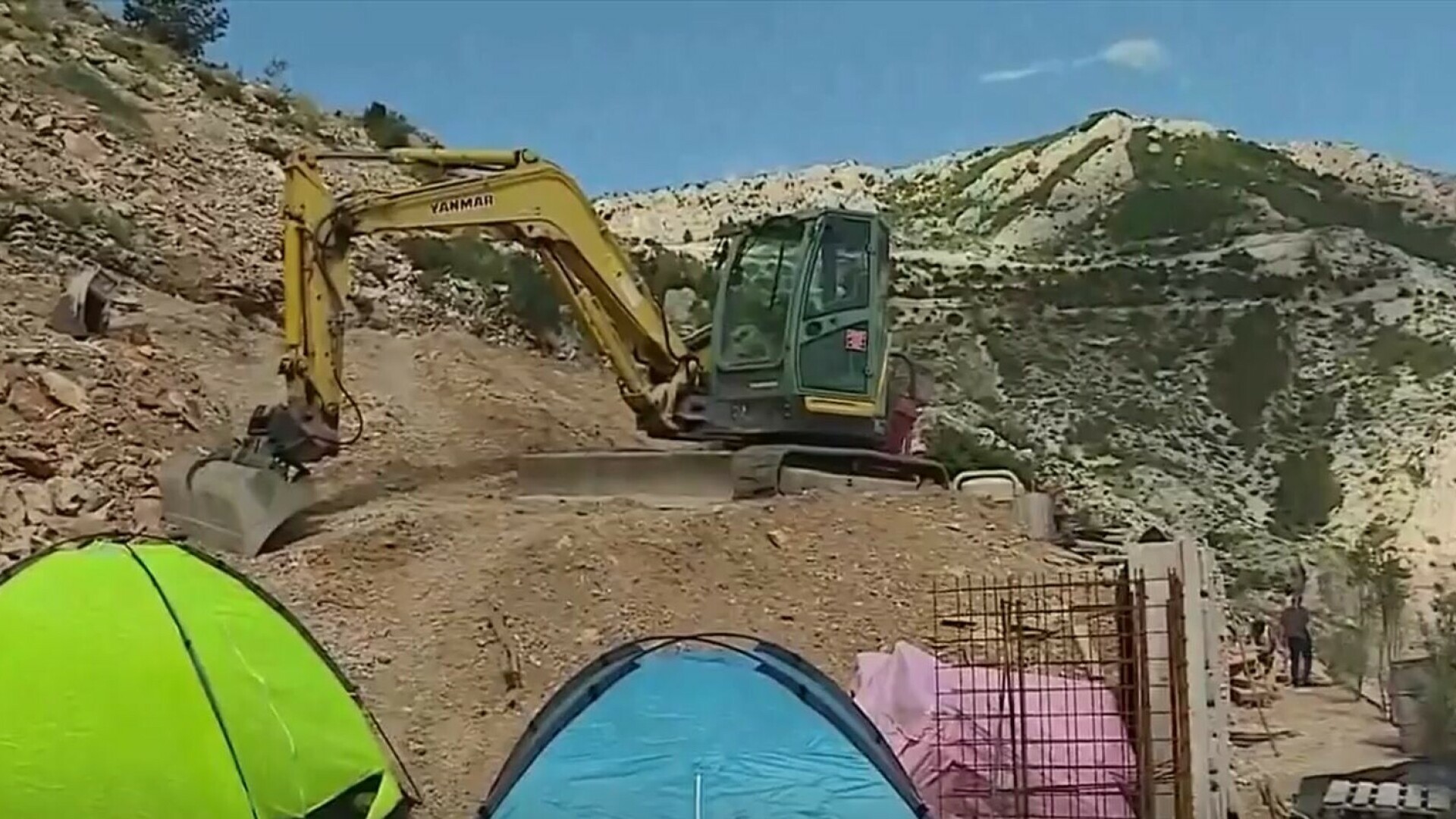 Bespravno gradio pa se žalio na odluku o rušenju: "Čekamo bagere i ako ...